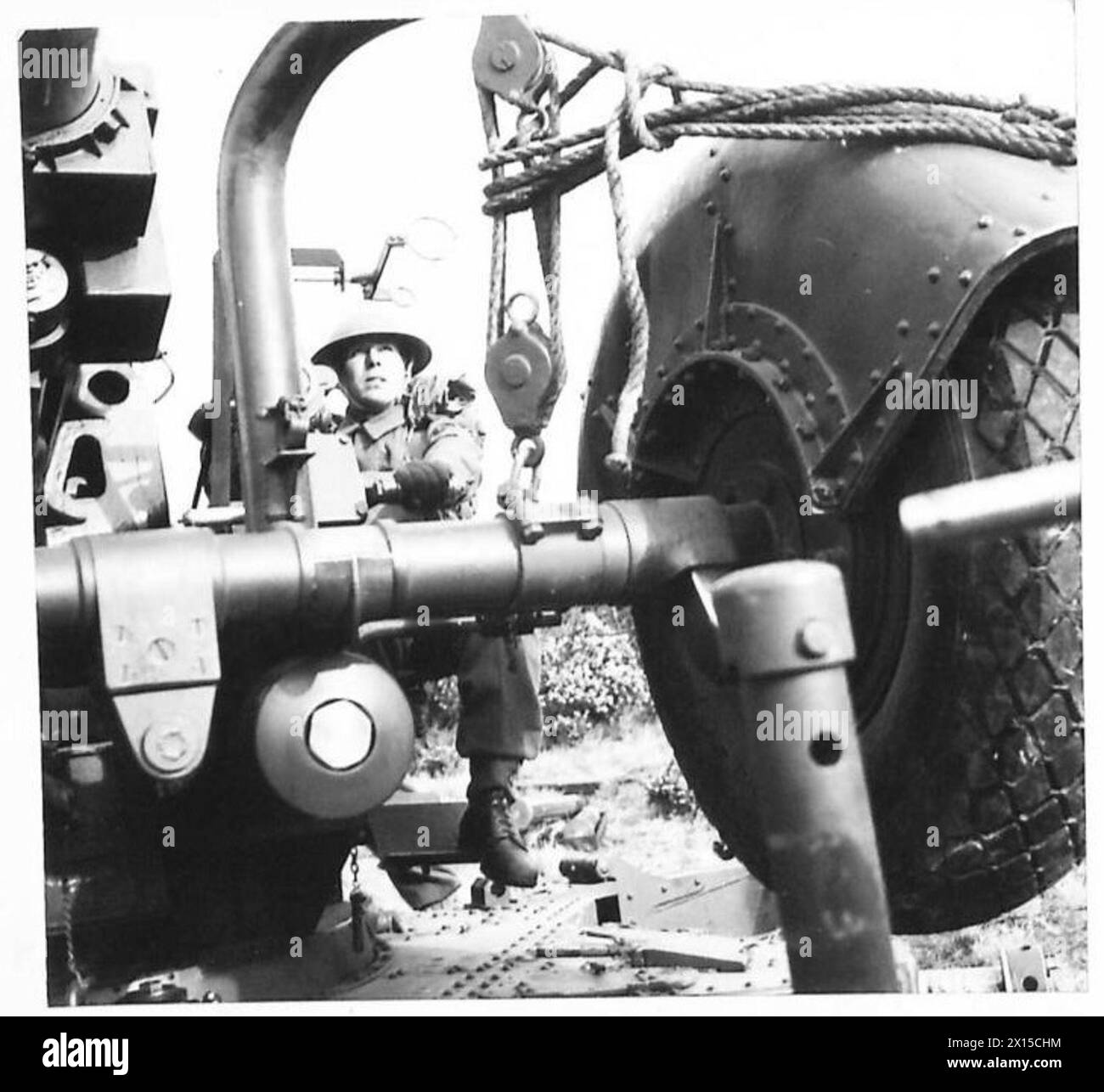 AA GUNNERS IN TRAINING - The gun layer using open sight watches his ... AA GUNNERS IN TRAINING - The gun layer using open sight watches his ...