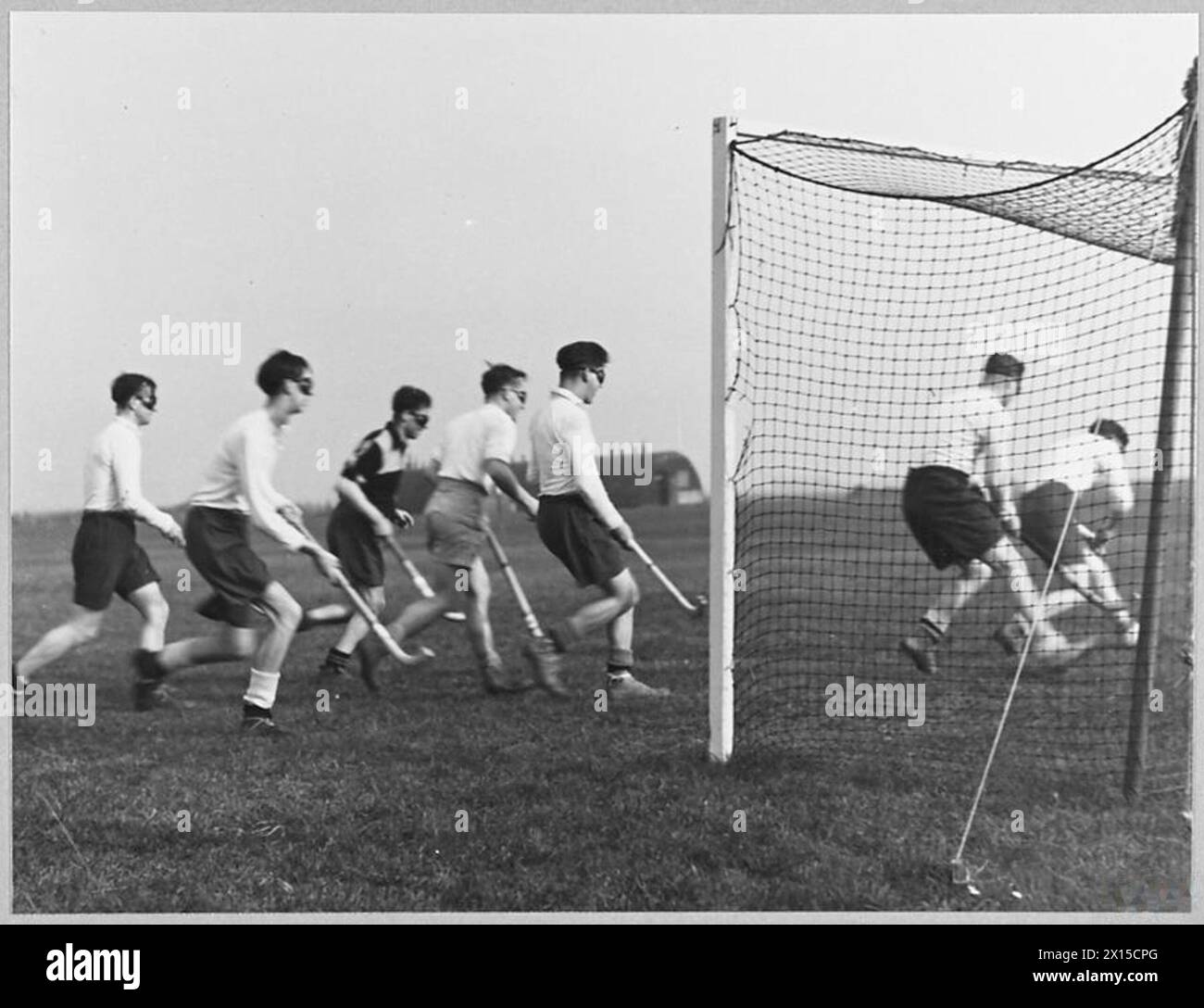 HOCKEY IN THE DARK : TRAINING THE NIGHT FLYERS - 11417 Picture (issued ...