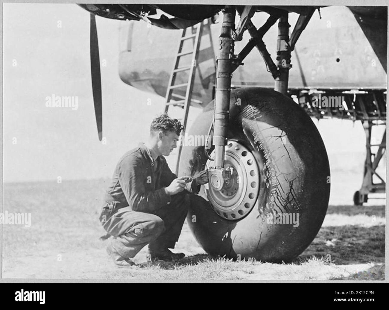 Mechanical flight component hi-res stock photography and images - Alamy