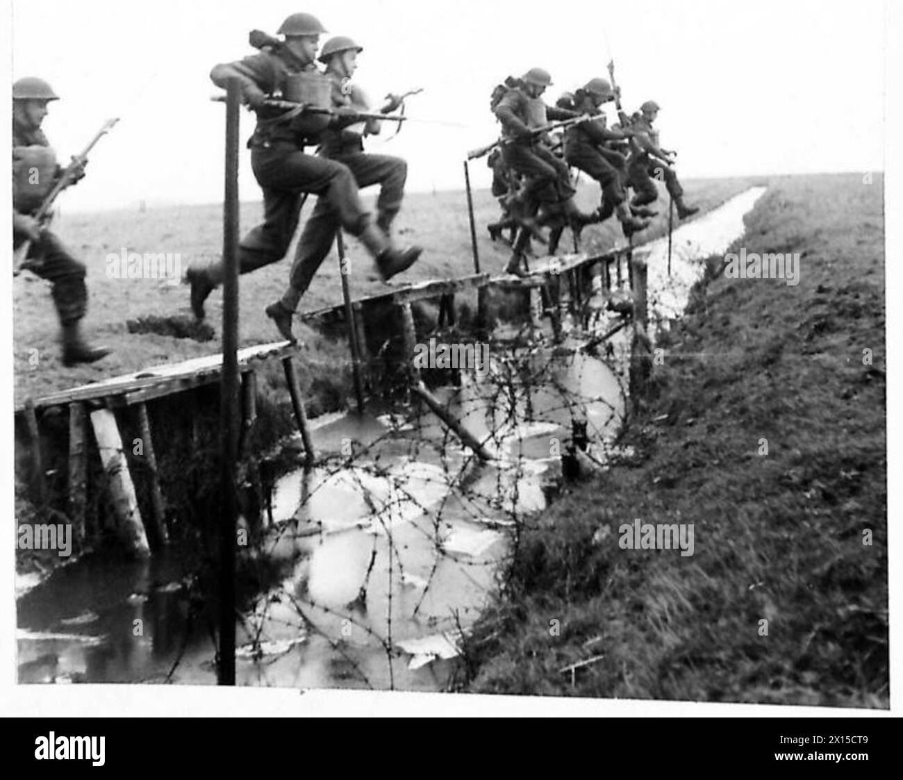 MEN WITH THE HANTS AND DORSET REGIMENTS - Men of the Dorset Regiment ...