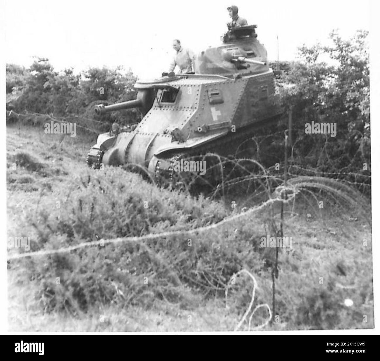 AMERICAN TANKS TAKE PART IN COMBINED OPERATIONS - Tanks make their way ...