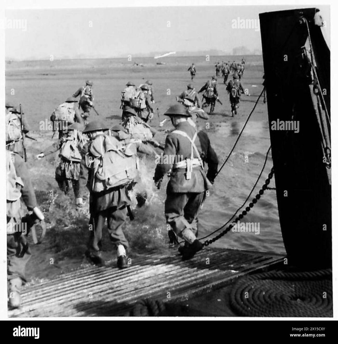 SECTION "A" : PRELIMINARY EXERCISES - Commando troops landing from MLC ...