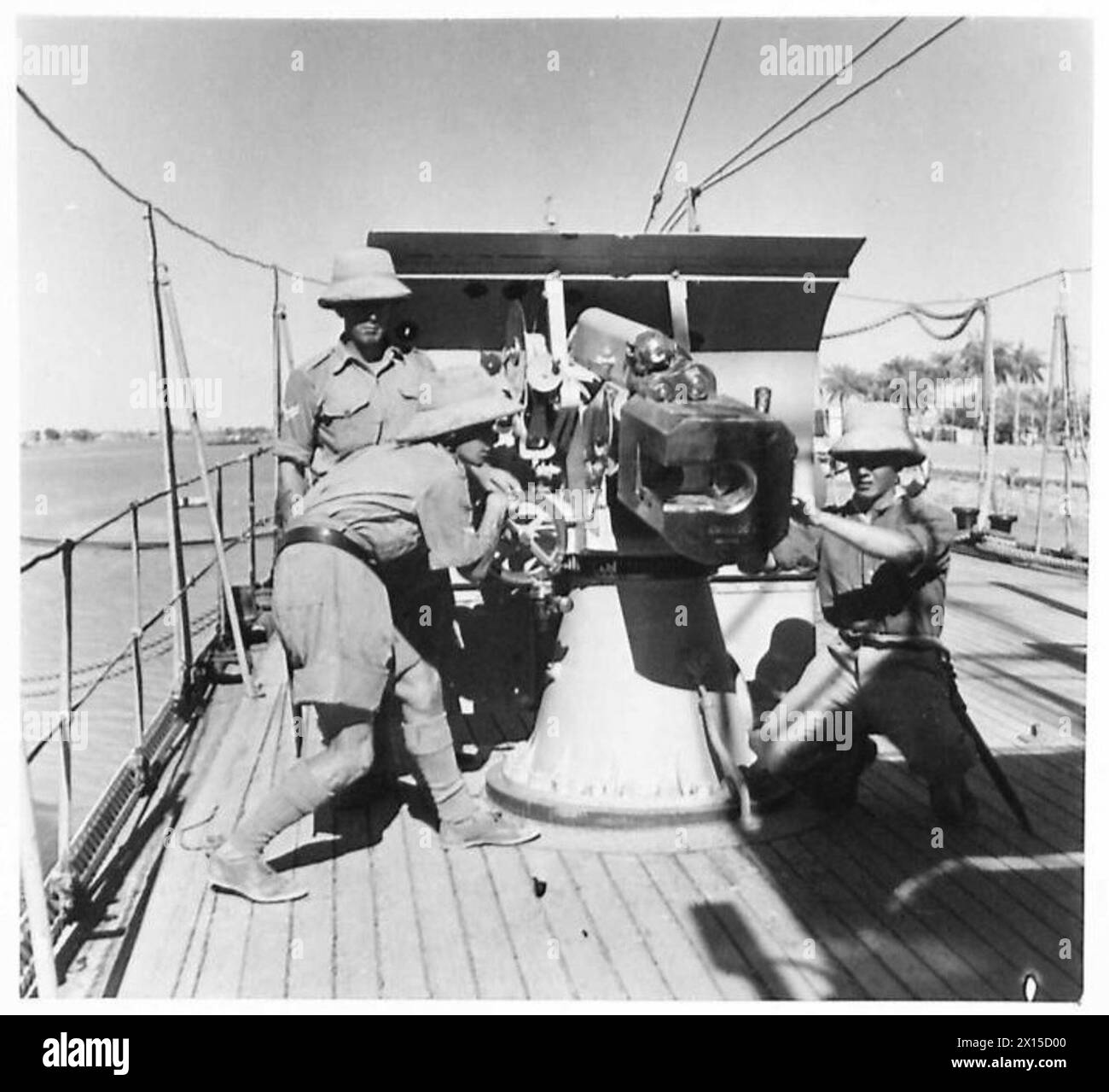 Gunners in Iran examine Italian guns on two captured Italian-built ...