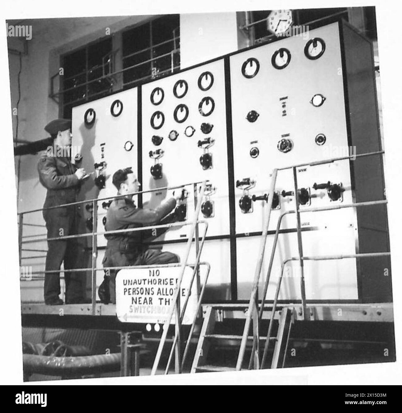 WITH THE ROYAL ENGINEERS IN NORTH AFRICA - Sappers working on a main ...