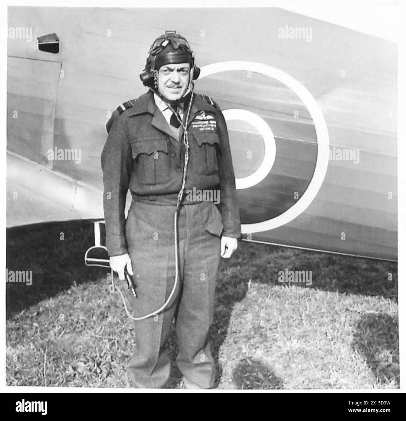 ARMY & AIR FORCE COMMANDERS WATCH AIRBORNE DIVISION DEMONSTRATION ...