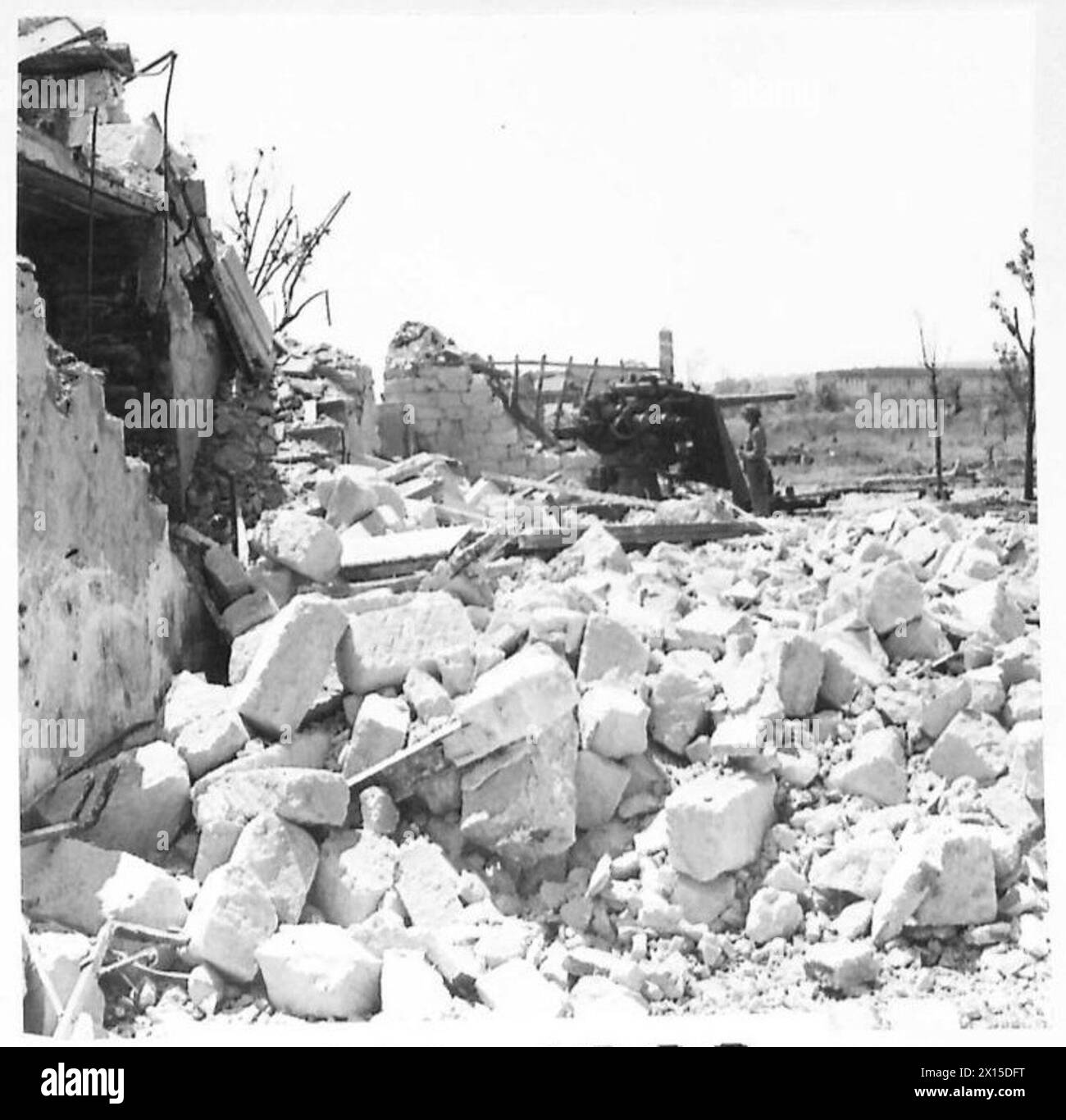 BATTLE OF GORNALUNGA BRIDGE - 88 mm German A/Tk gun beside the wreckage ...