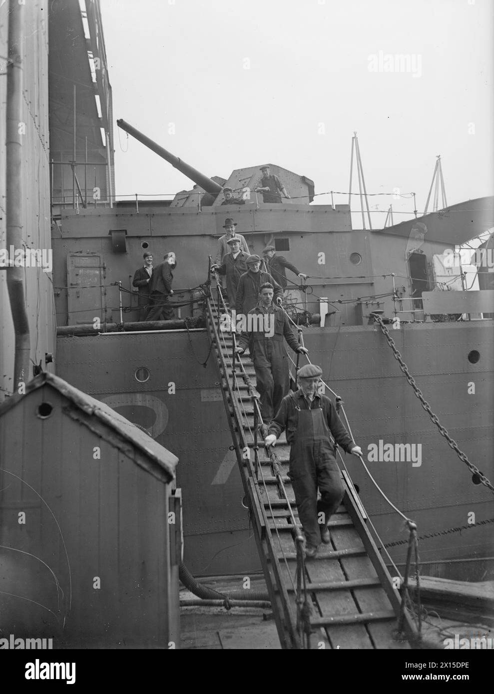 MEN AND WOMEN BEHIND BRITAIN'S SHIPS. MAY 1945, YARROW'S NAVAL SHIPYARD ...