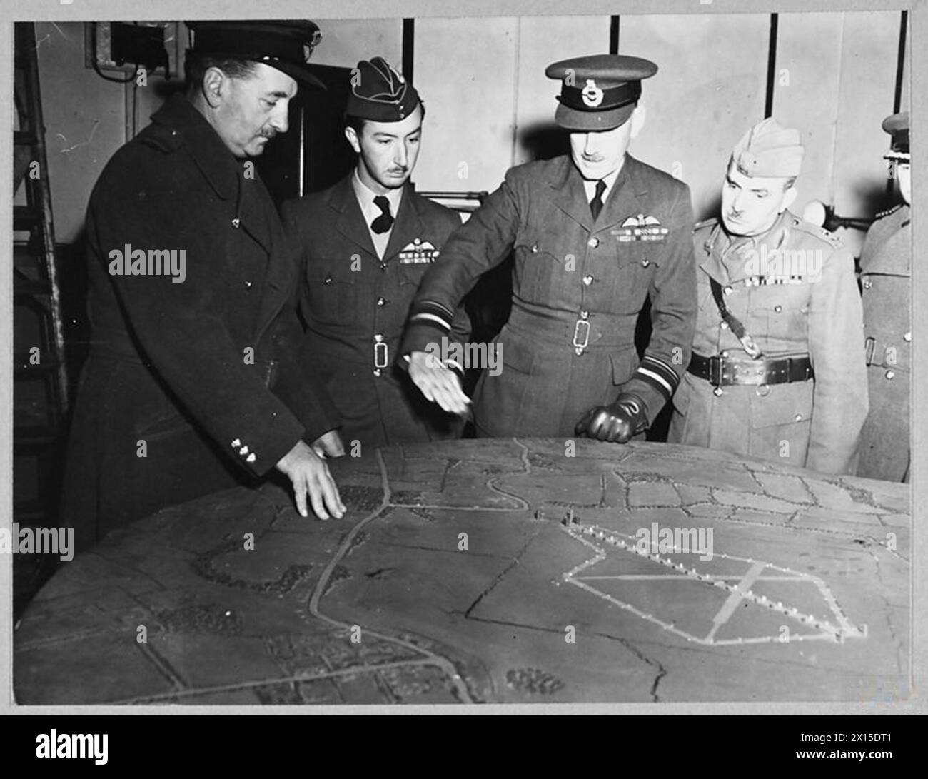 Coming in to land from left to right hi-res stock photography and ...