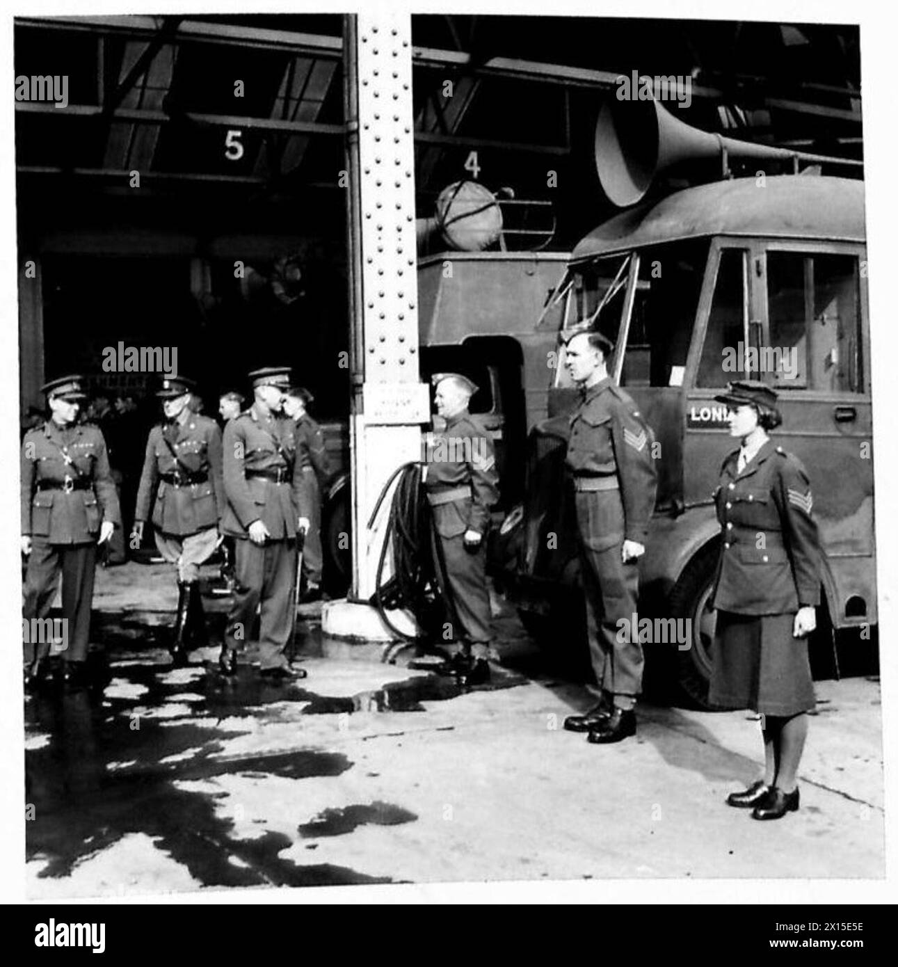 Major General the Lord Burnham inspects NCOs at the Army Mobile ...