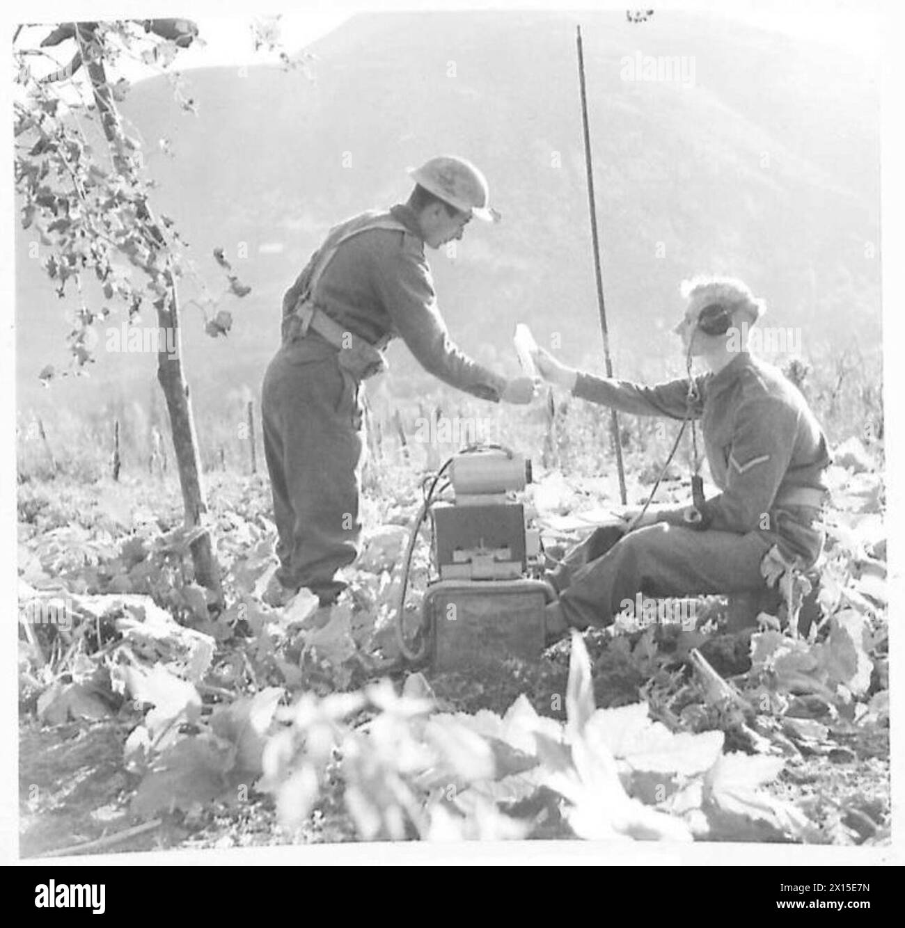 ITALY : EIGHTH ARMY FRONT INTELLIGENCE WORK IN THE FIELD - L/Cpl. Hart ...