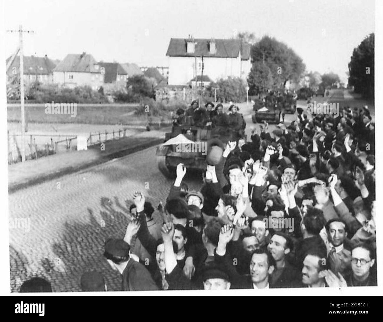 1944 french civilians cheer allied hi-res stock photography and images ...