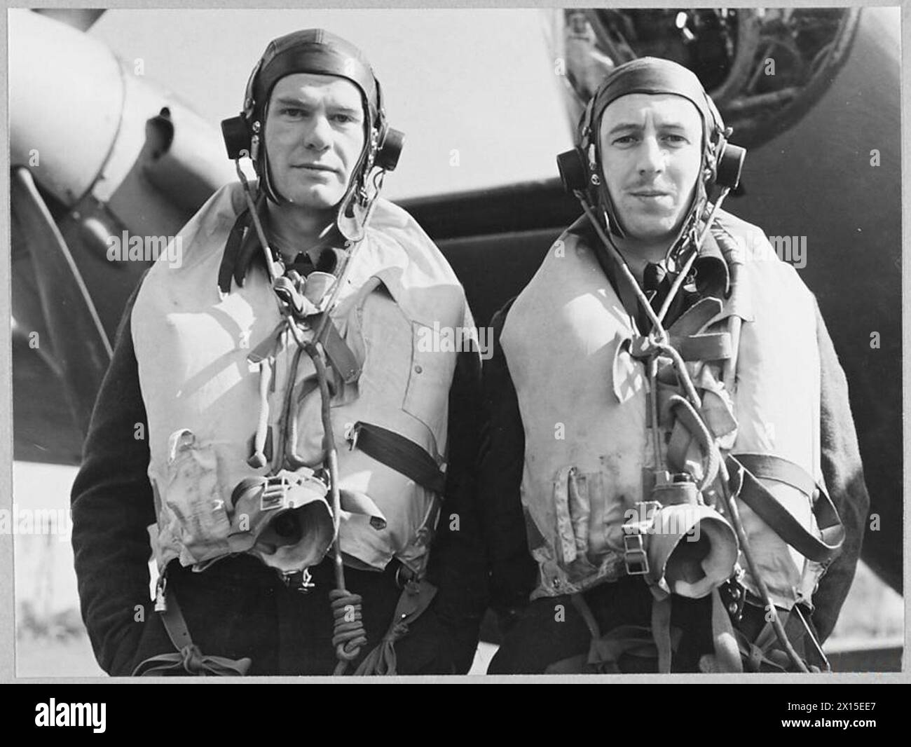 CREW OF MOSQUITO FIGHTER-BOMBER - (Picture issued 1943) Flying Officer ...