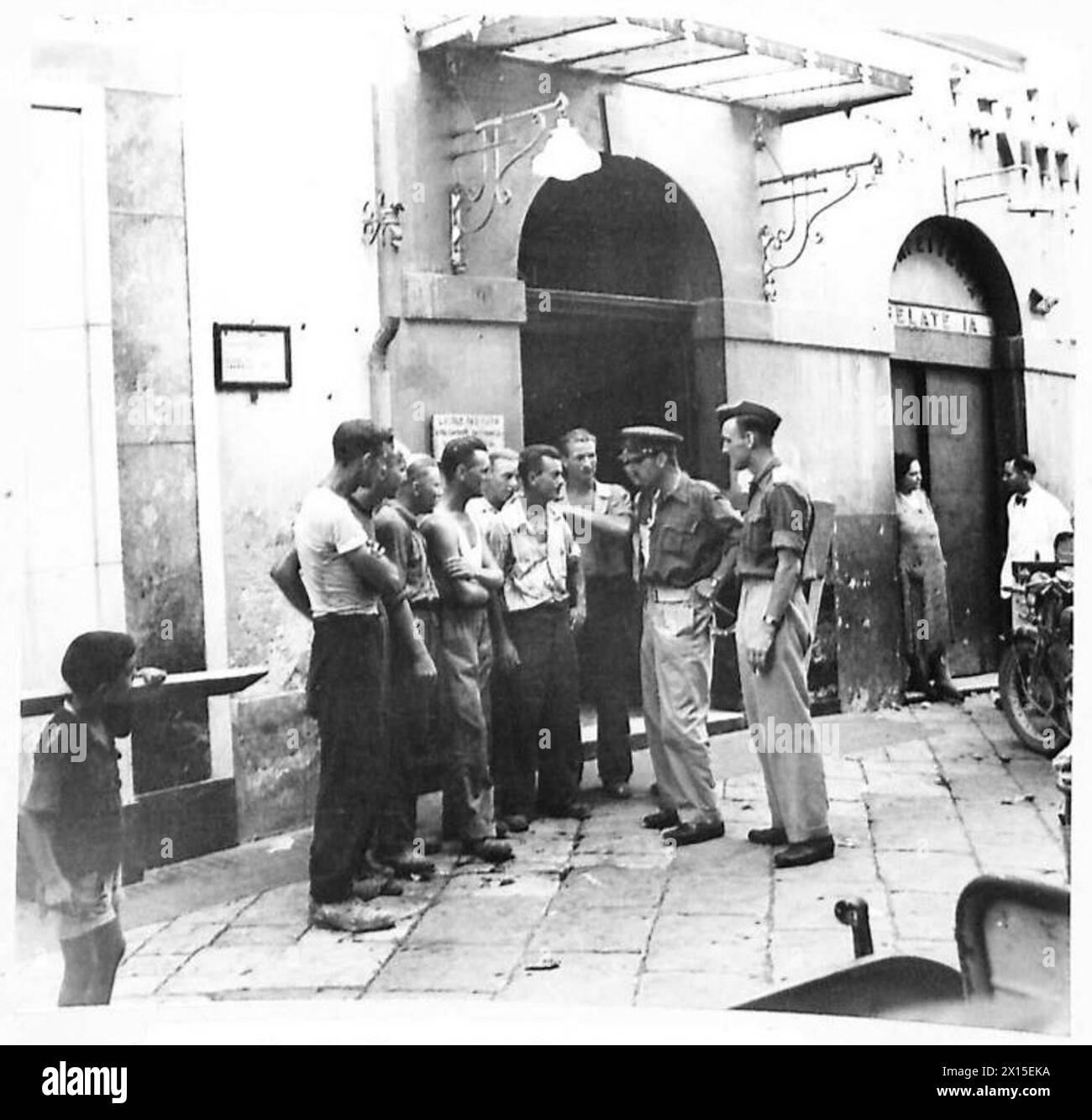 INVASTION OF ITALY : BRITISH SOLDIERS ESCAPE FROM P.O.W. CAMP - Major ...