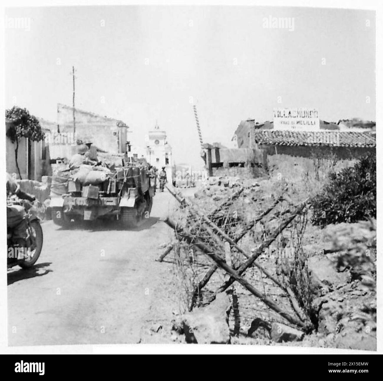 THE FALL OF AUGUSTA - Troops and armour entering Villasmundo British ...
