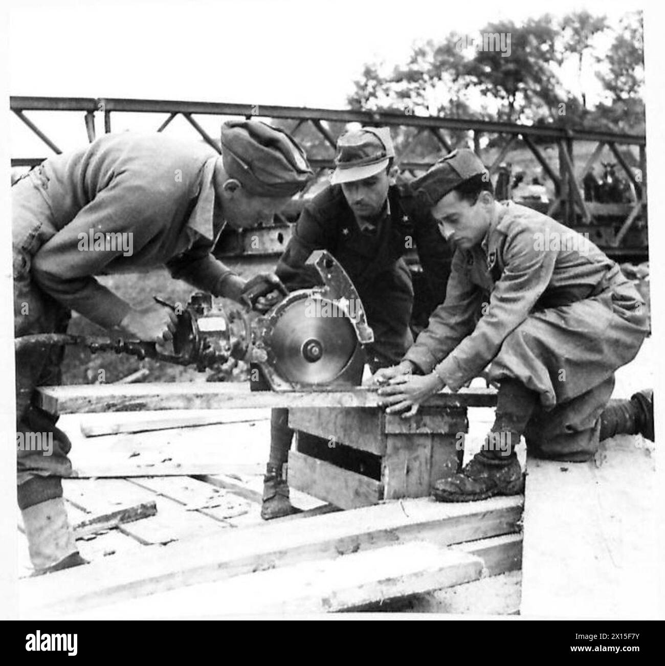 ITALY : EIGHTH ARMY BRIDGE MAKING - Sapper L. Faiers of Cirencester ...