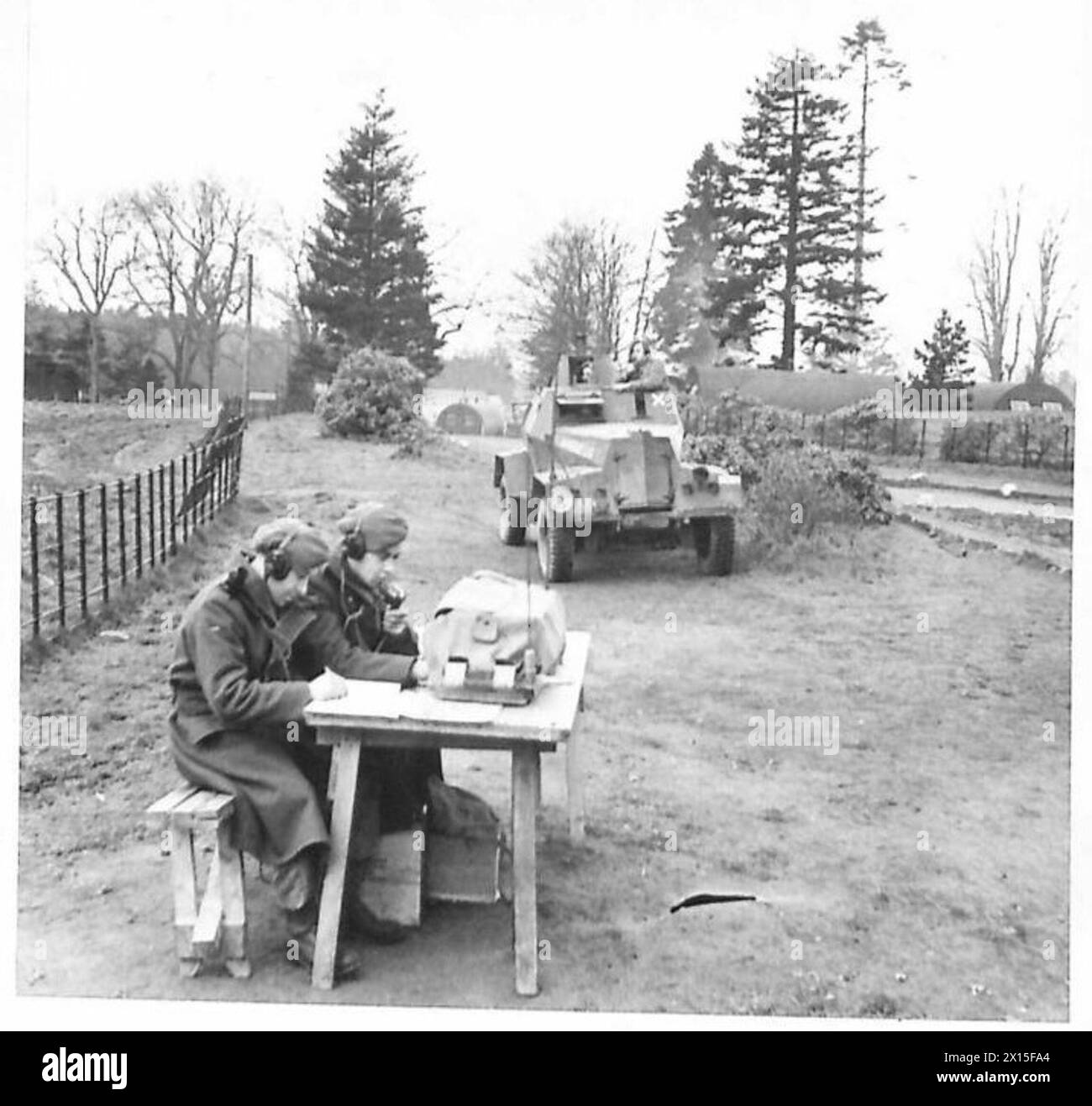 A RECCE TRAINING CENTRE - Wireless trainees practice on No.19 set ...