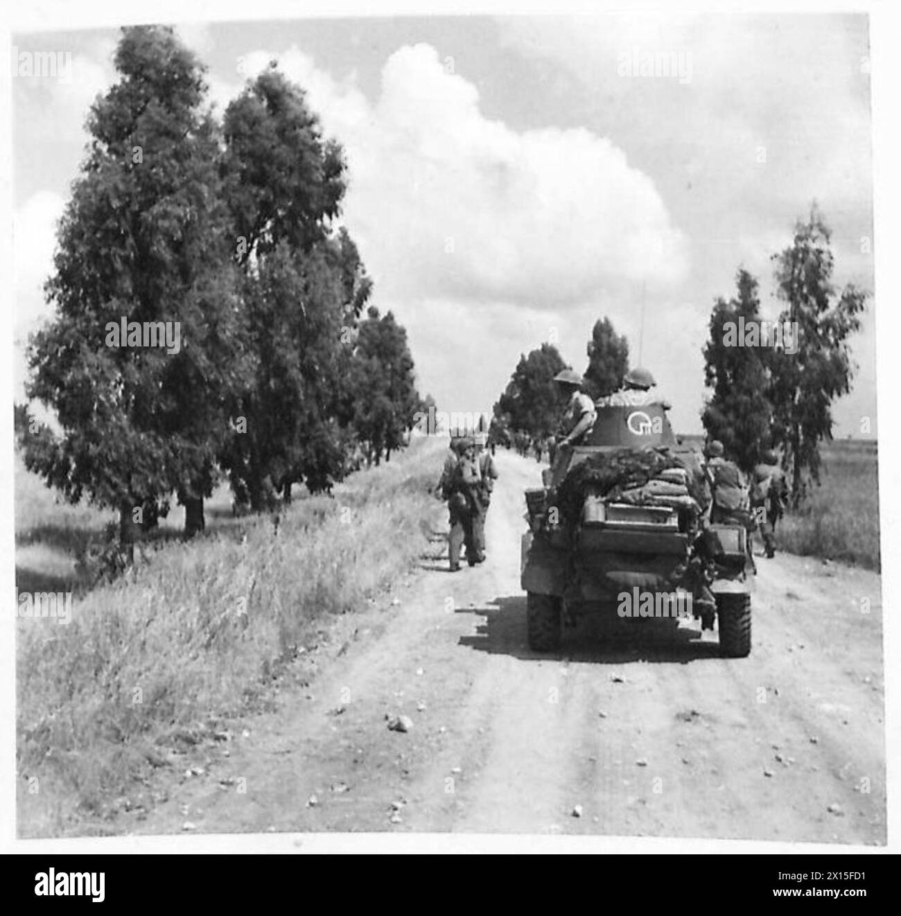 FIFTH ARMY : ENTRY INTO LITTORIA - American infantry march past an ...