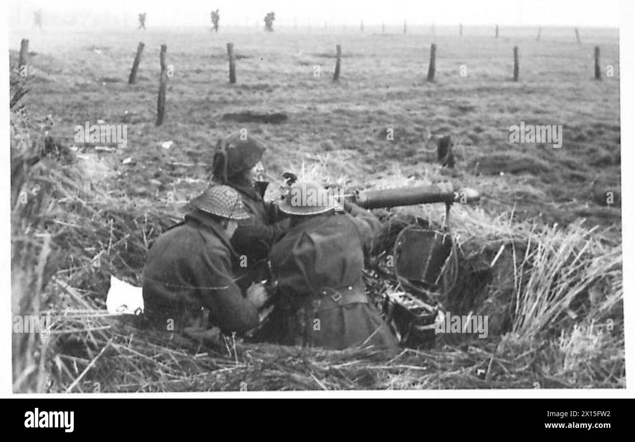 THE NEW OFFENSIVE ON THE WESTERN FRONT - Dug in Vickers machine-gunners ...