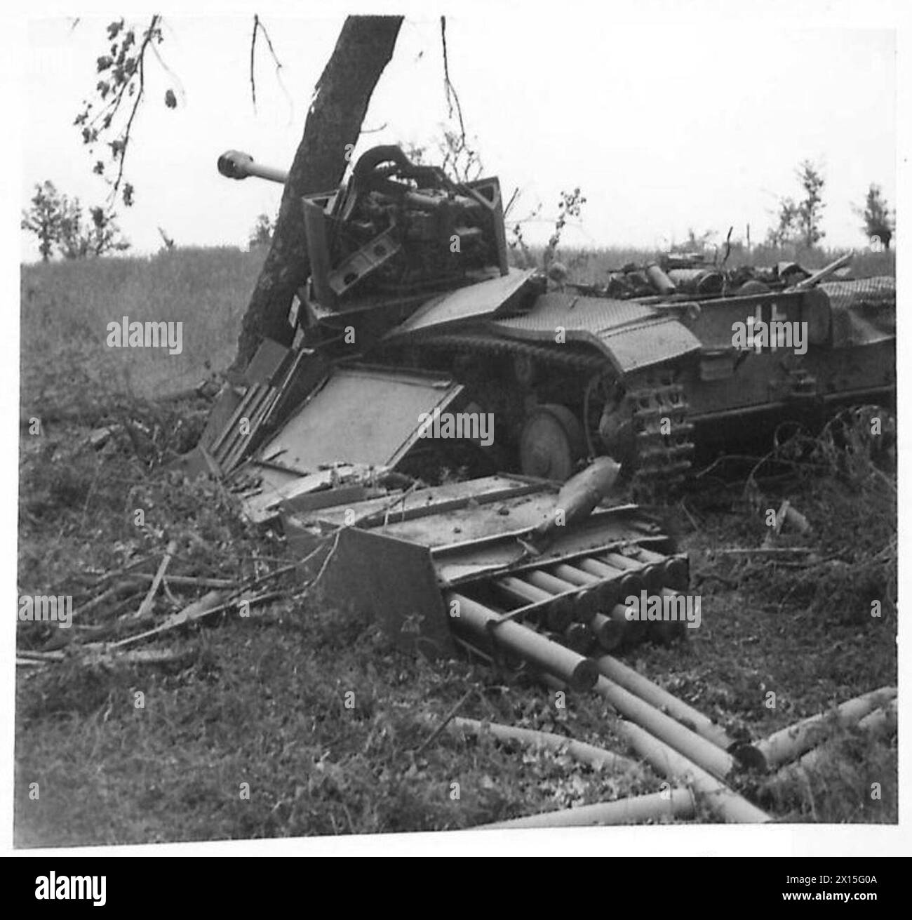 ITALY : THE ADVANCE THROUGH THE GUSTAV LINE - German tanks knocked out ...