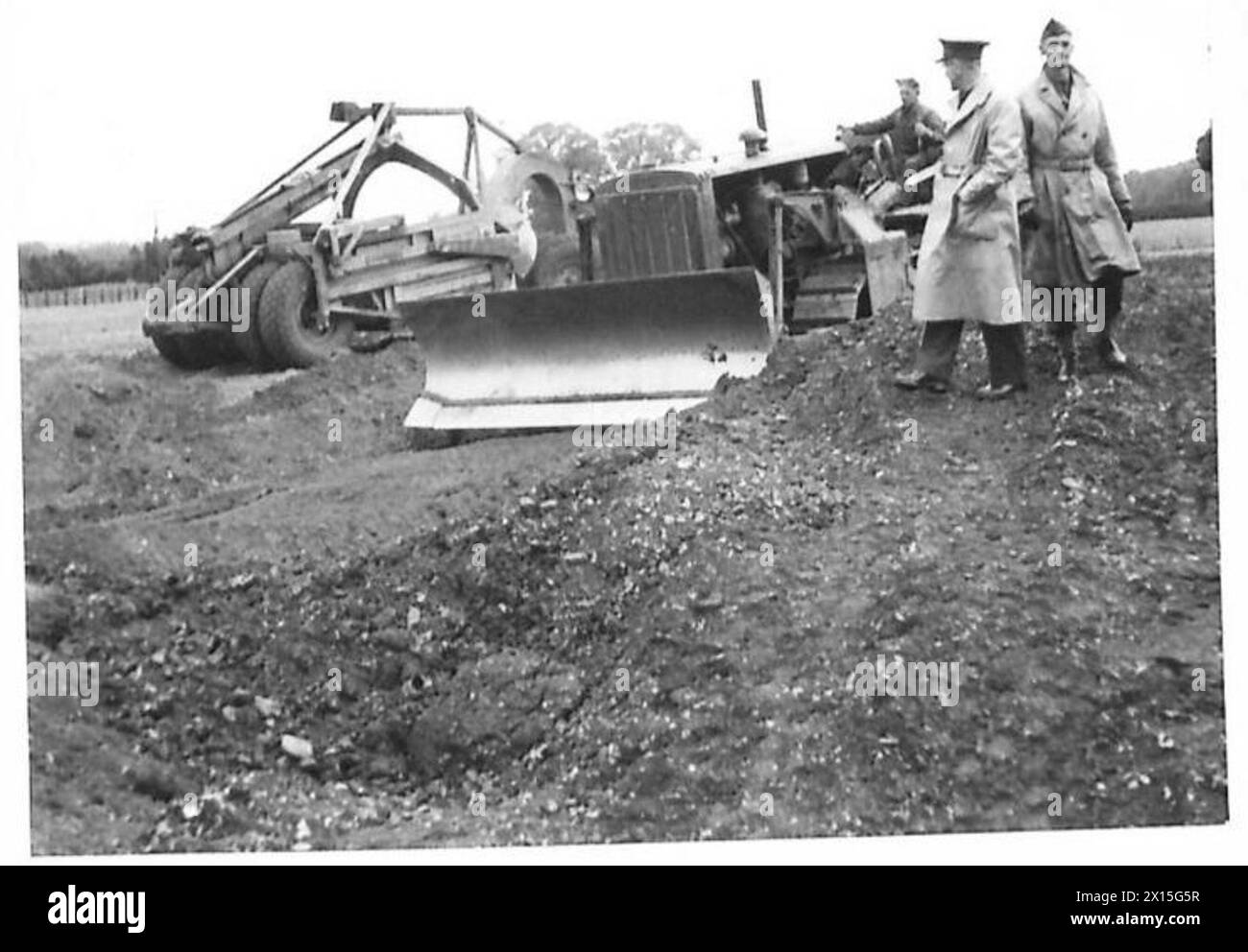 WAR CORRESPONDENTS VISIT ARMY TRACTOR SCHOOL - War correspondents watch ...