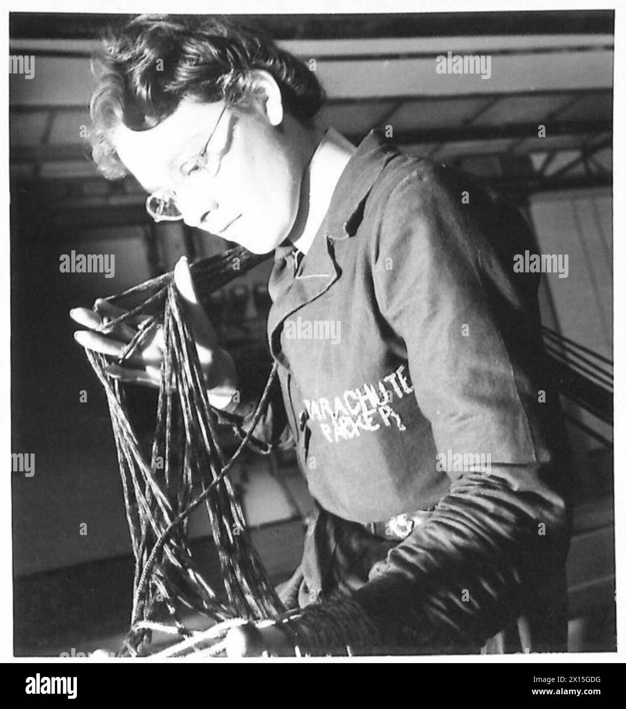 Parachute wwii british hi-res stock photography and images - Alamy