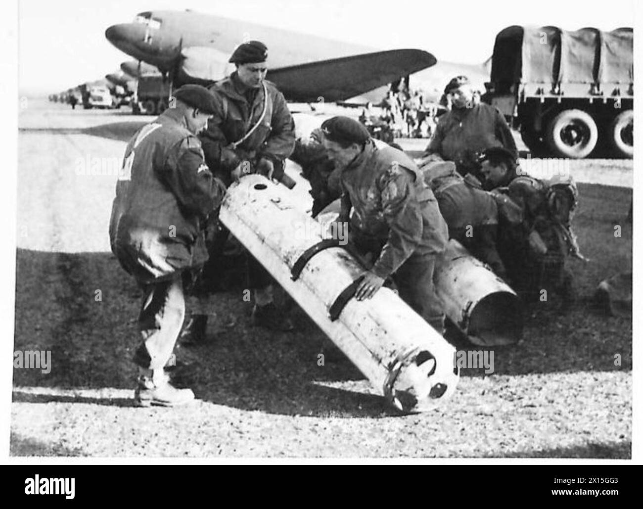 BIG AIRBORNE EXERCISE - Unloading containers from a Dakota prior to ...