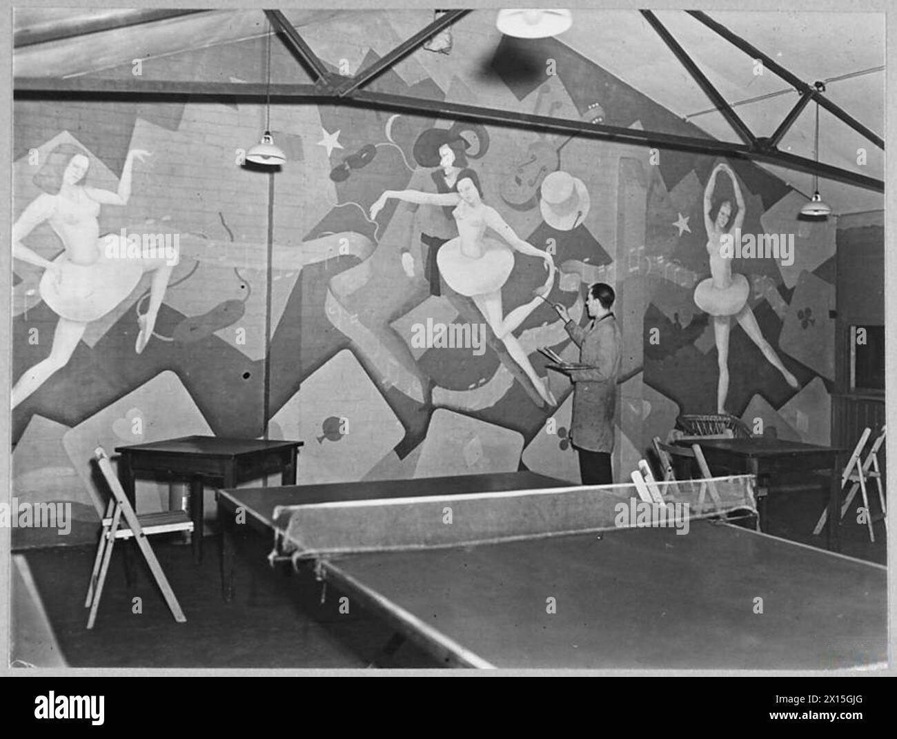 R.A.F. & W.A.A.F. ARTISTS DECORATE THEIR STATIONS - 8533 LAC Howarth ...