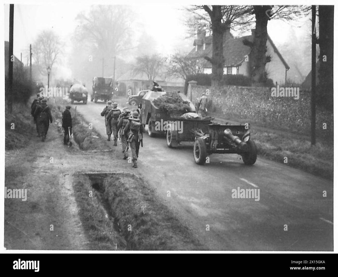 BIG TROOP EXERCISE - Troops and guns on the move during the exercise ...