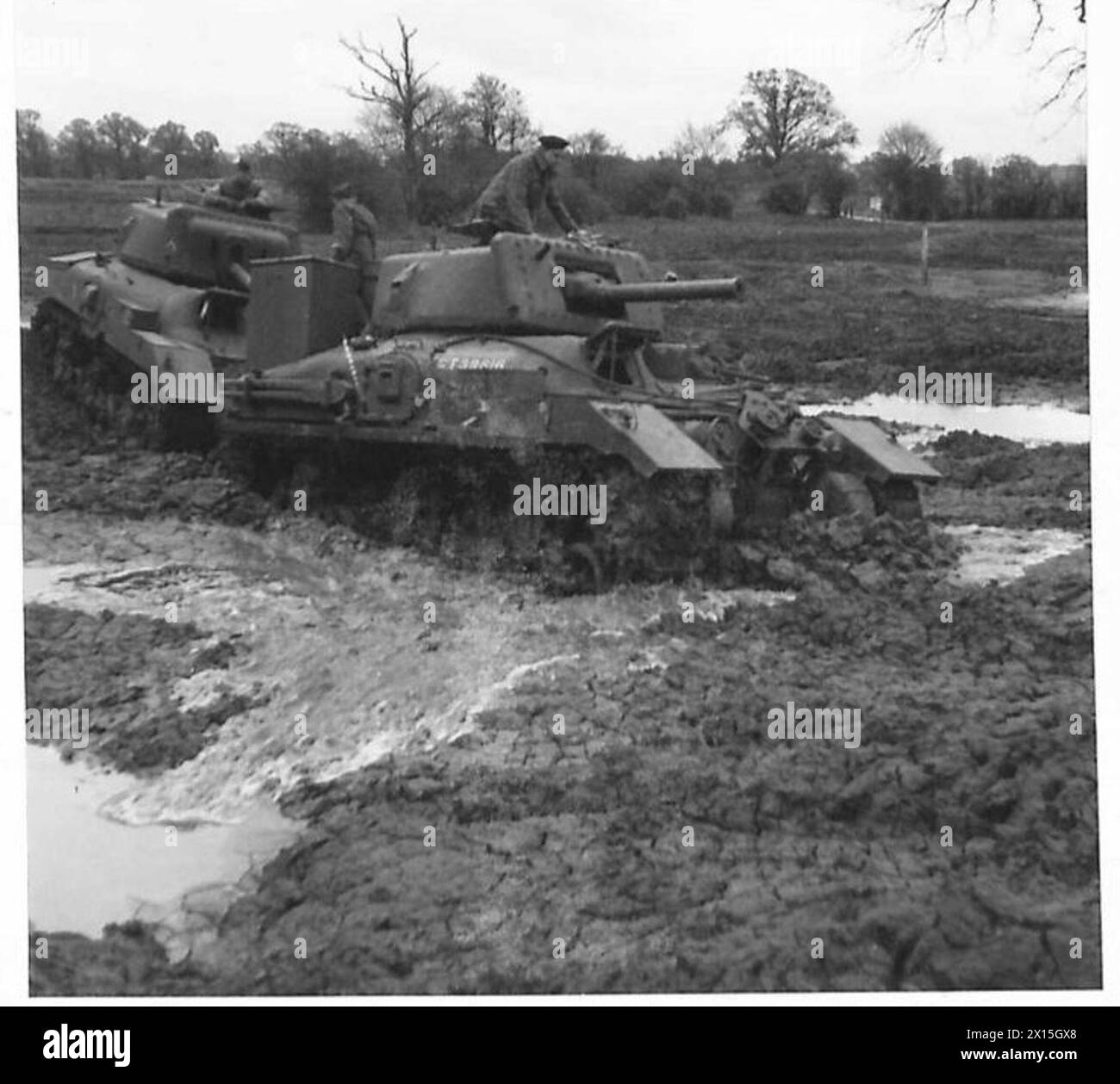 EXPERIMENTAL TANK RECOVERY SECTION ABORFIELD - Ram tanks tows another ...