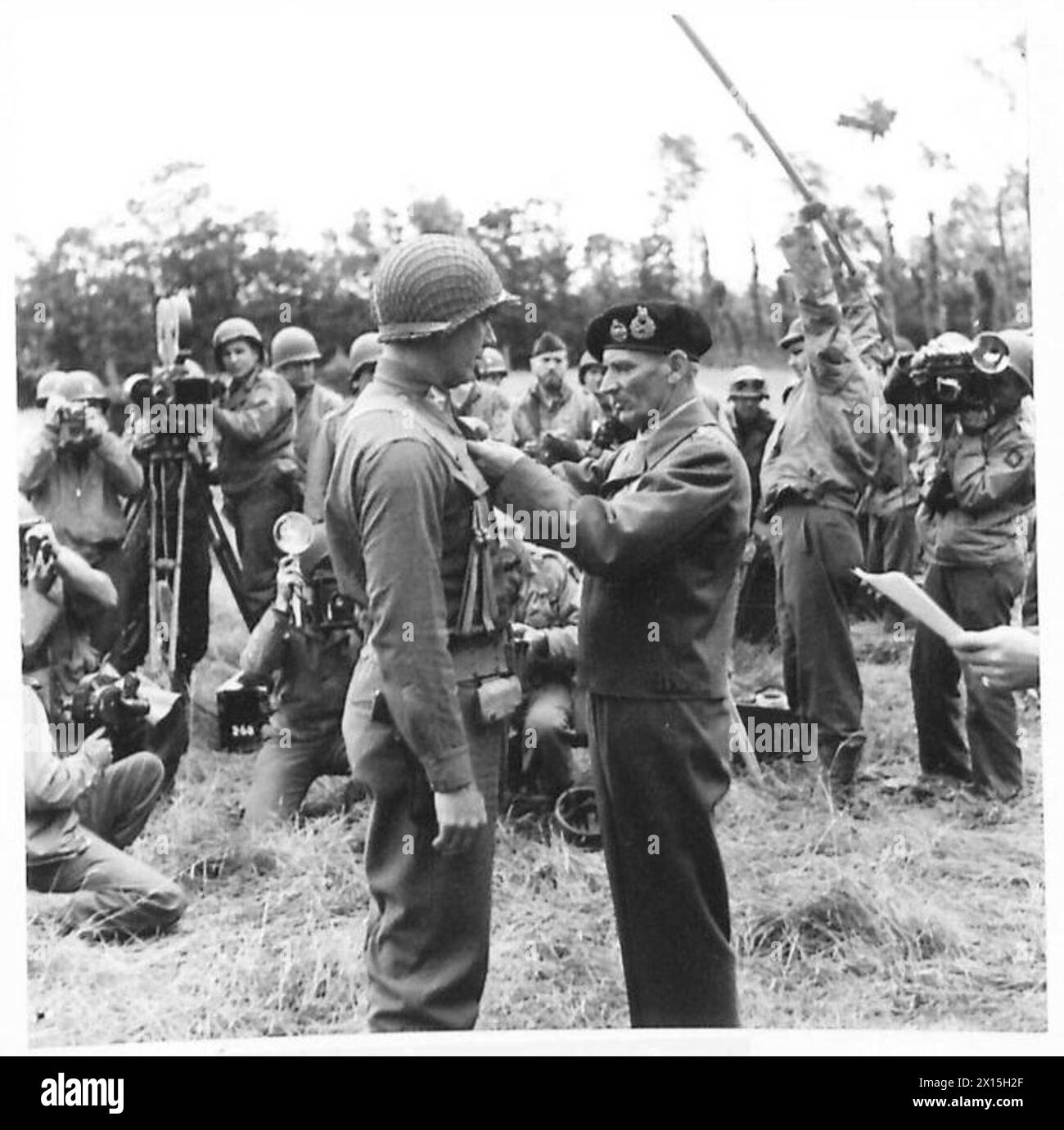 Distinguished service order medal Black and White Stock Photos & Images ...