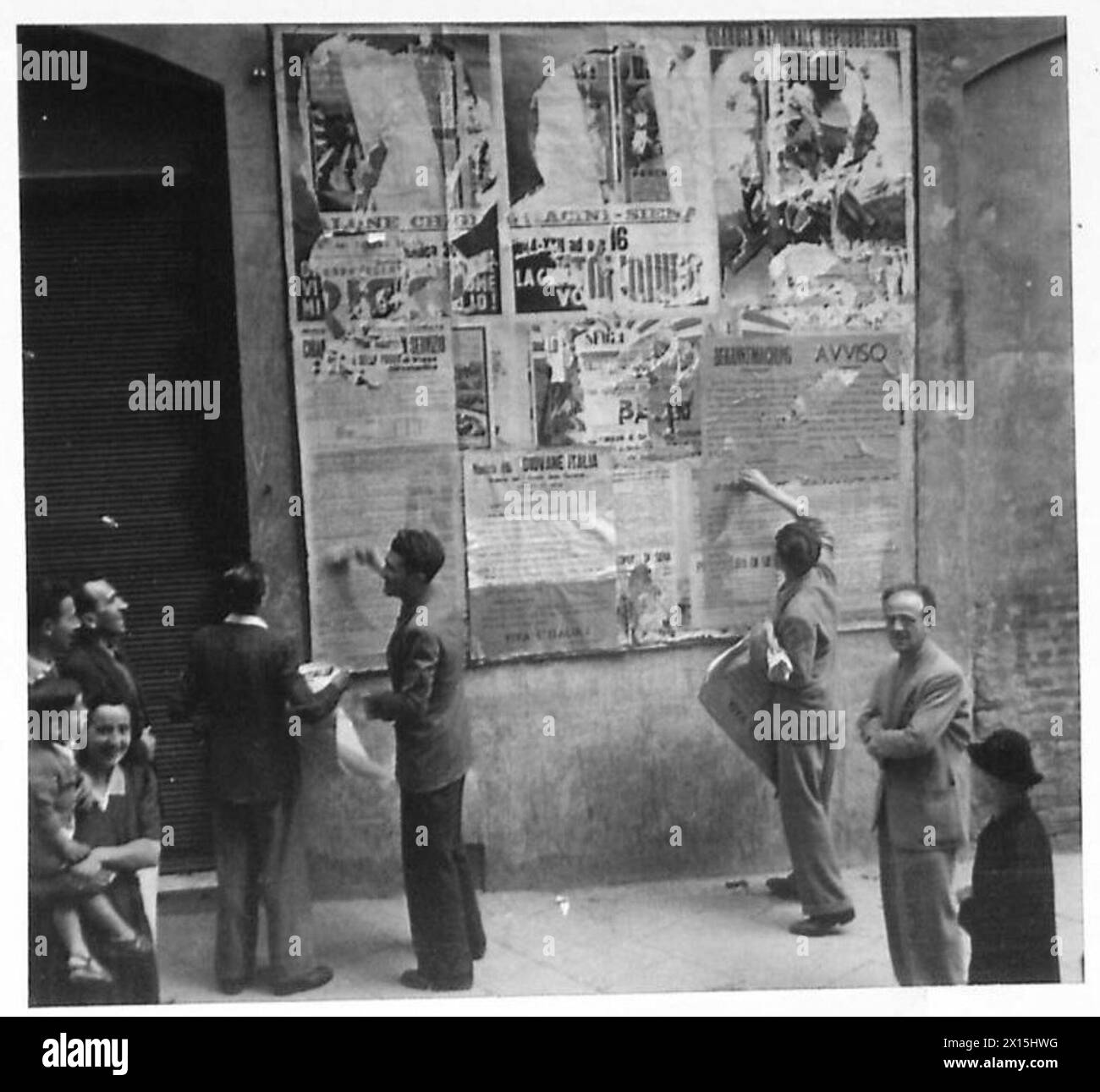 FIFTH ARMY : FALL OF SIENA - Italian Partisans tear down German posters ... FIFTH ARMY : FALL OF SIENA - Italian Partisans tear down German posters ...