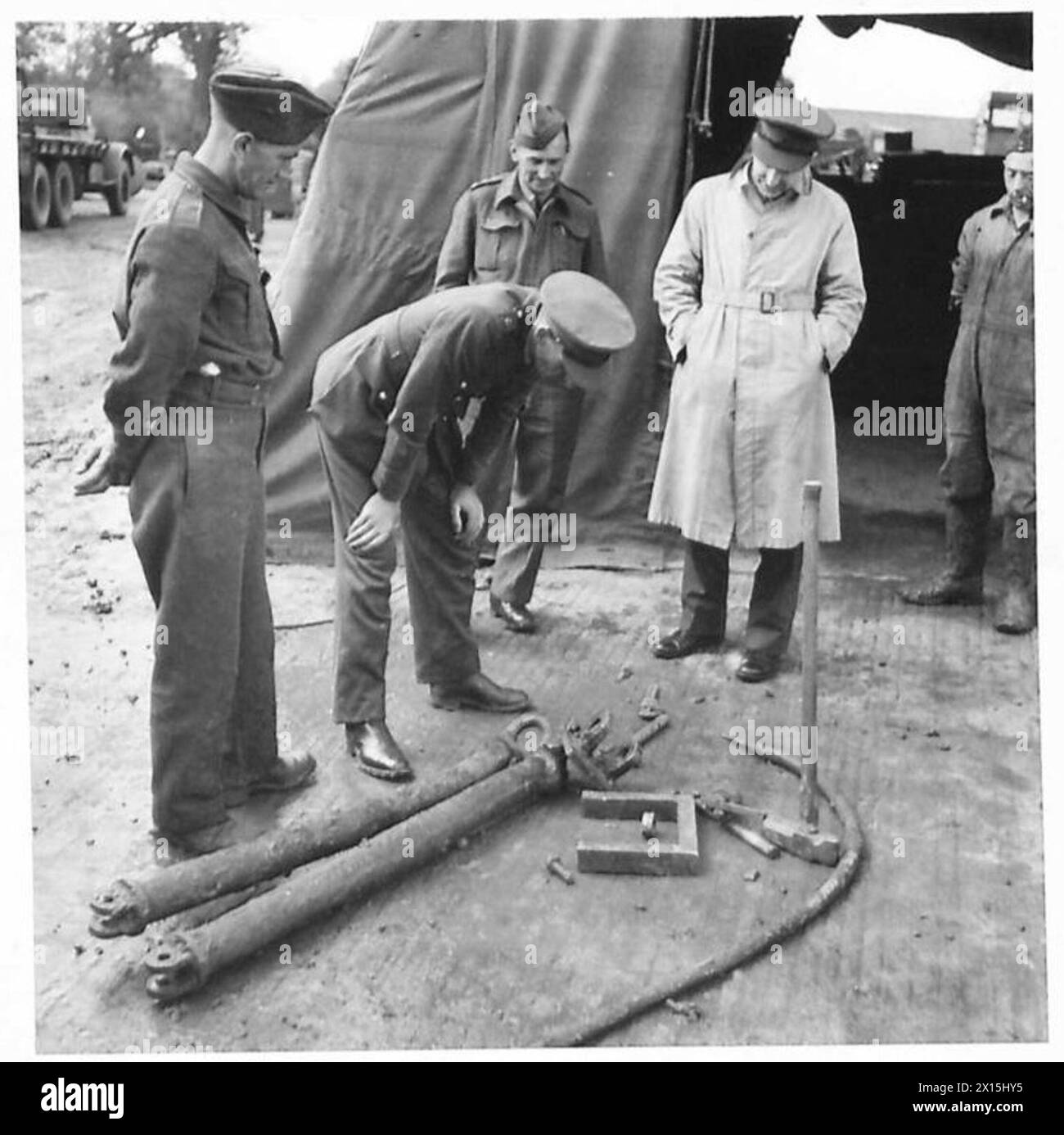 EXPERIMENTAL TANK RECOVERY SECTION ABORFIELD - Officers examining a ...