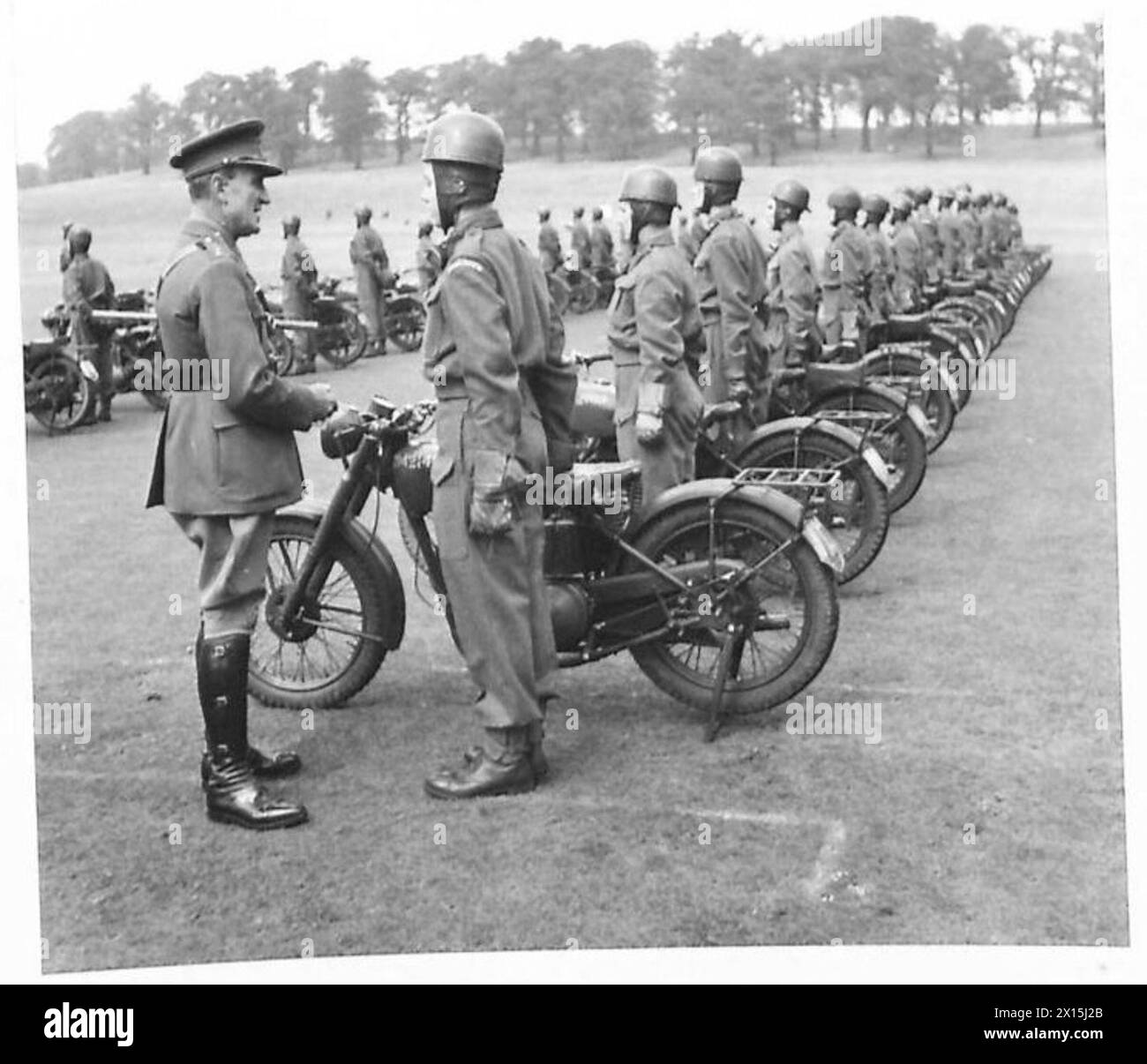 GENERAL SIR BERNARD PAGET VISITS INTELLIGENCE CORPS - General Paget ...