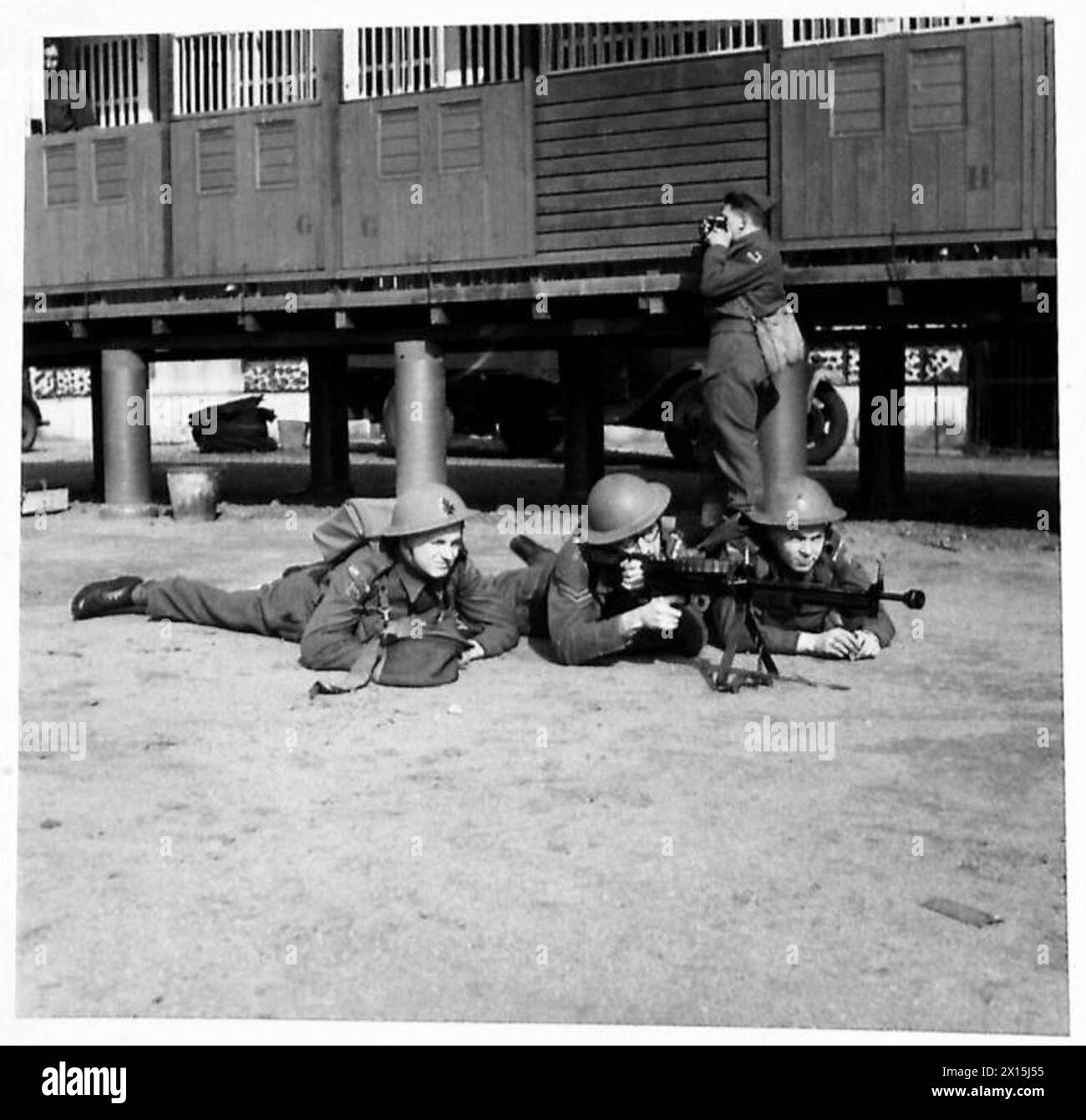 WAR OFFICE HOME GUARD - Men taking part in an exercise British Army ...