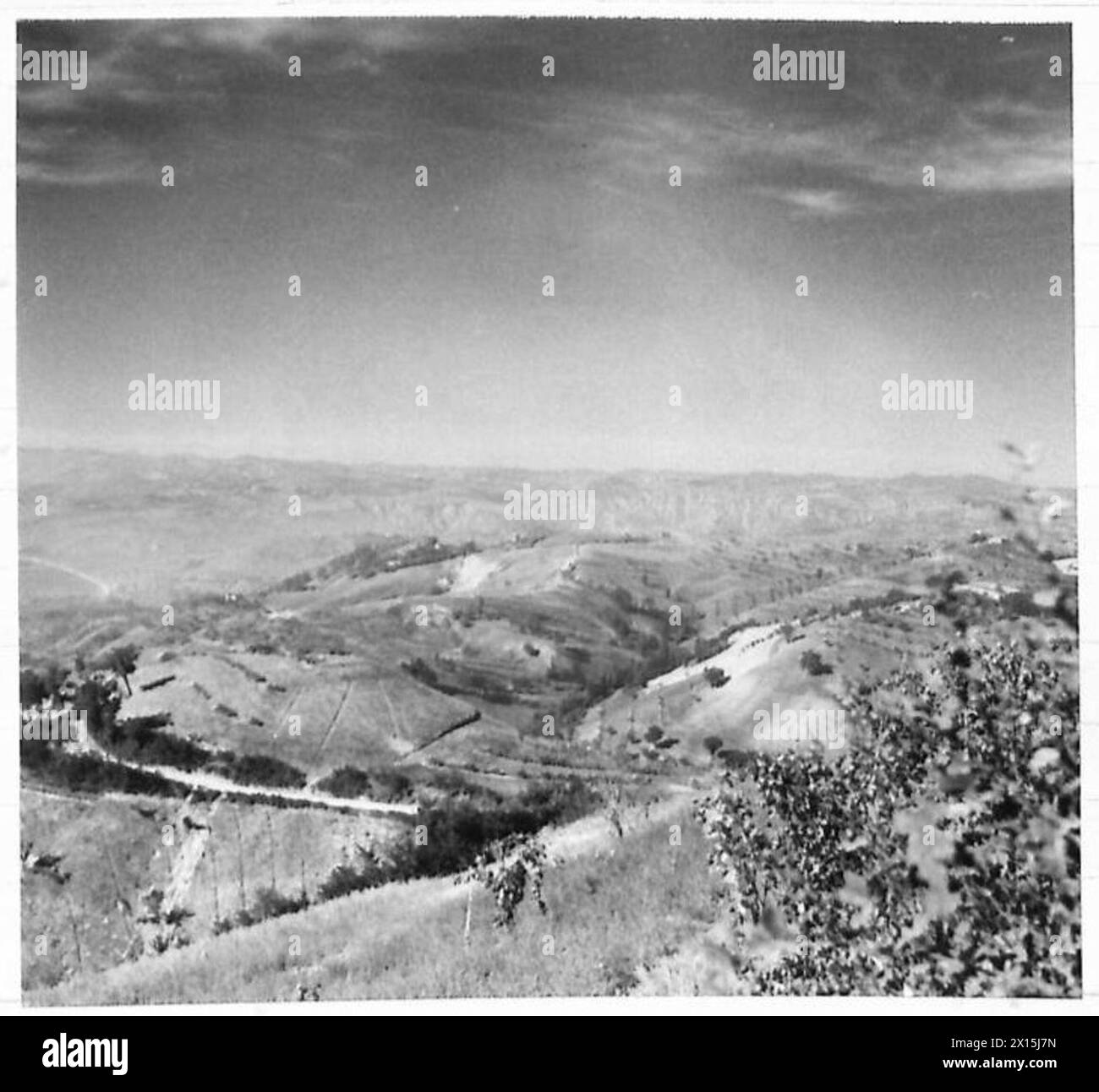 EIGHTH ARMY : VARIOUS - (JOIN UP) The view commanded by the Germans ...