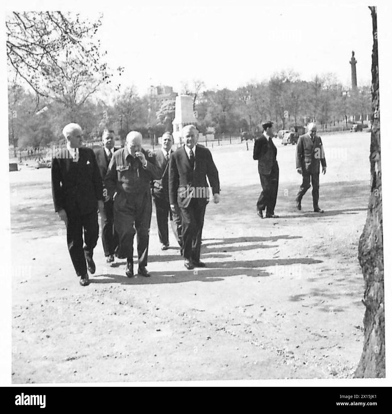 Walking along horse guards hi-res stock photography and images - Alamy