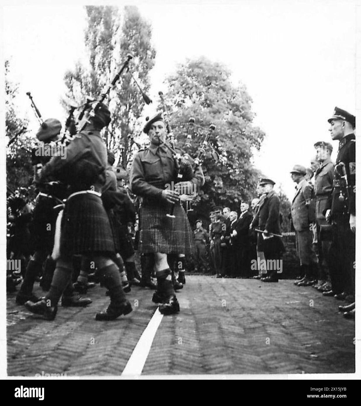 Massed pipe band Black and White Stock Photos & Images - Alamy
