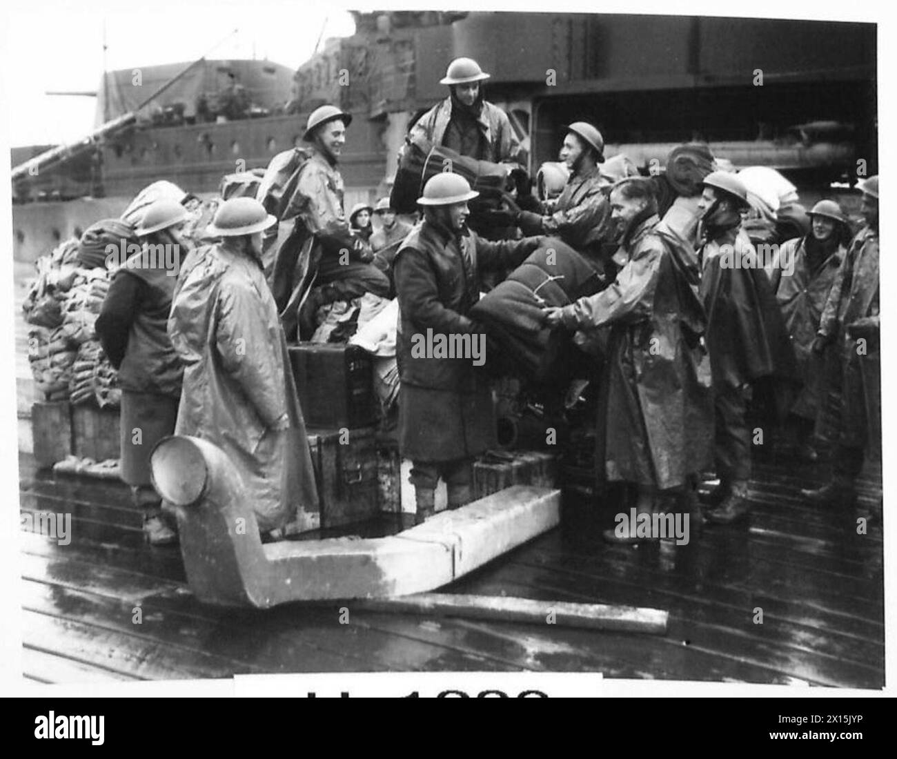 British soldiers on board hi-res stock photography and images - Alamy