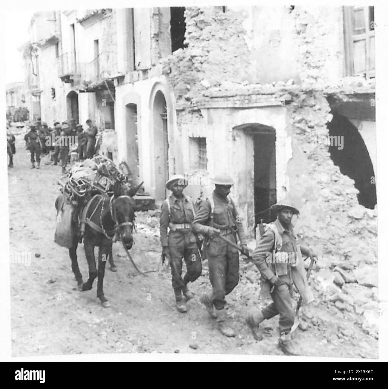 ITALY: EIGHTH ARMY RECONSTRUCTION ROYAL FUSILIERS - A machine gun ...