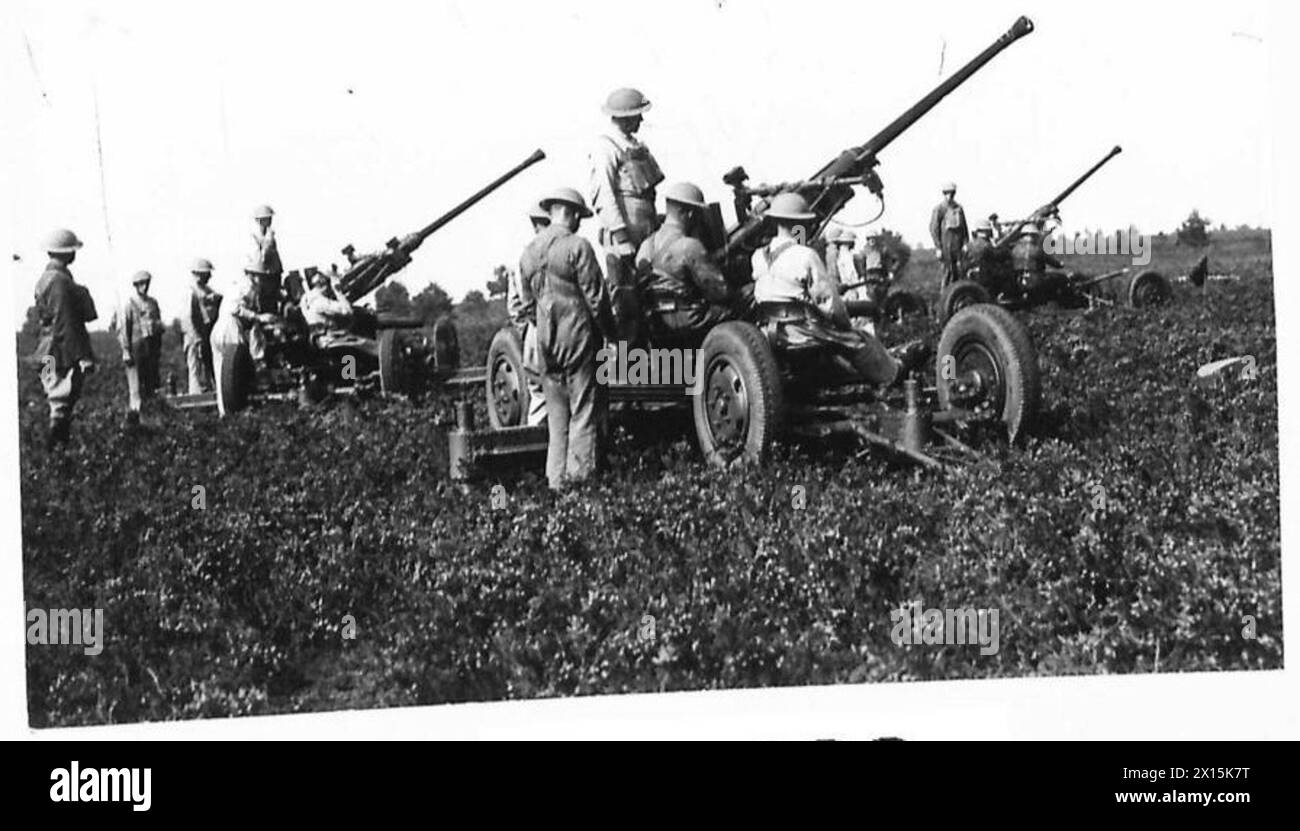 THE R.A. IN TRAINING AT BLACKDOWN - Bofors guns and their crews at ...