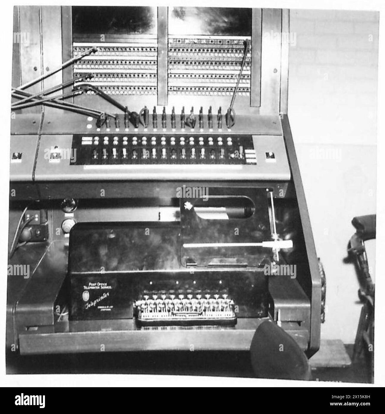 SIGNAL EQUIPMENT - Teleprinter switchboard at Cheltenham , British Army Stock Photo - Alamy