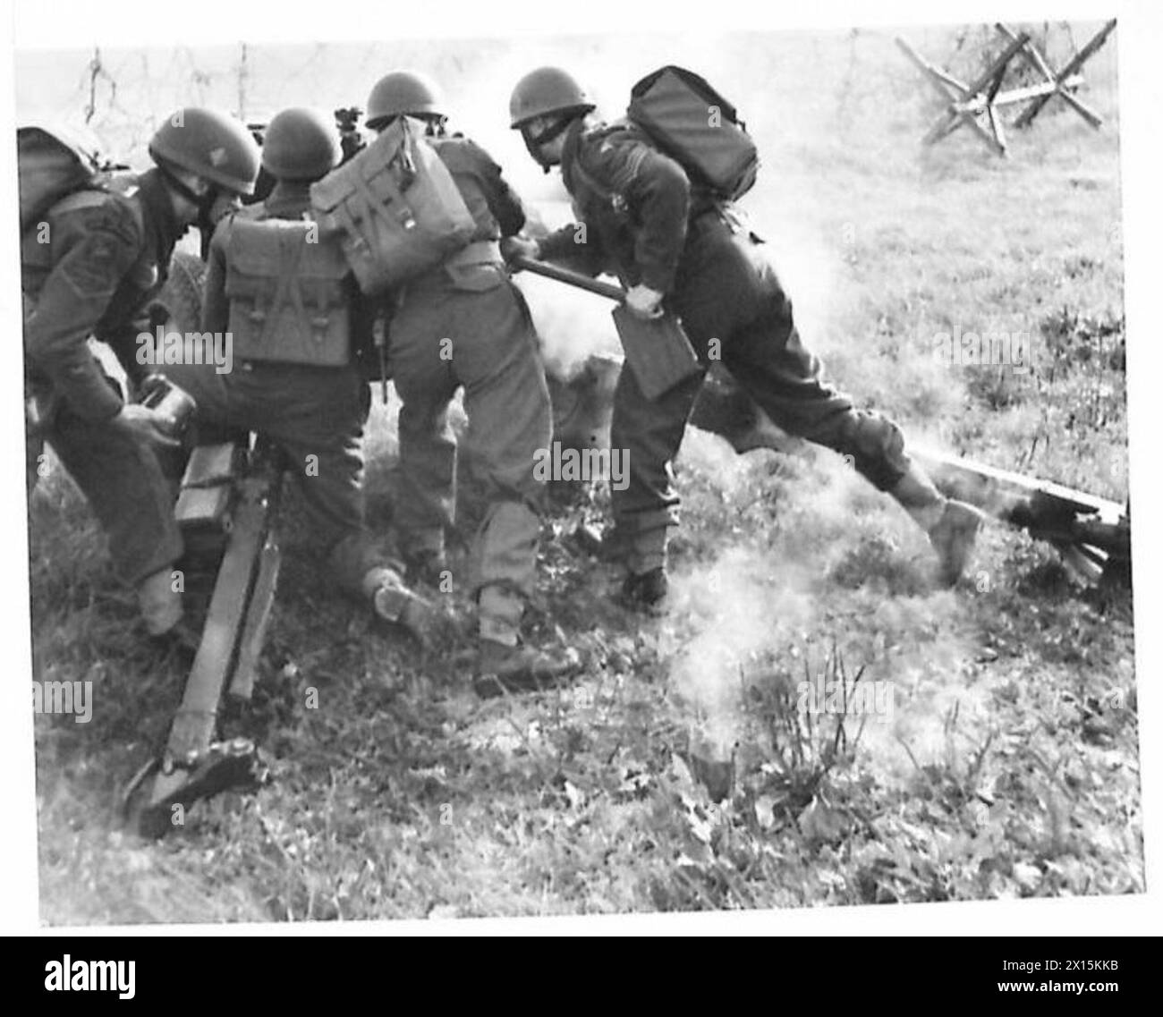 Army and Air Force commanders observe an airborne division ...