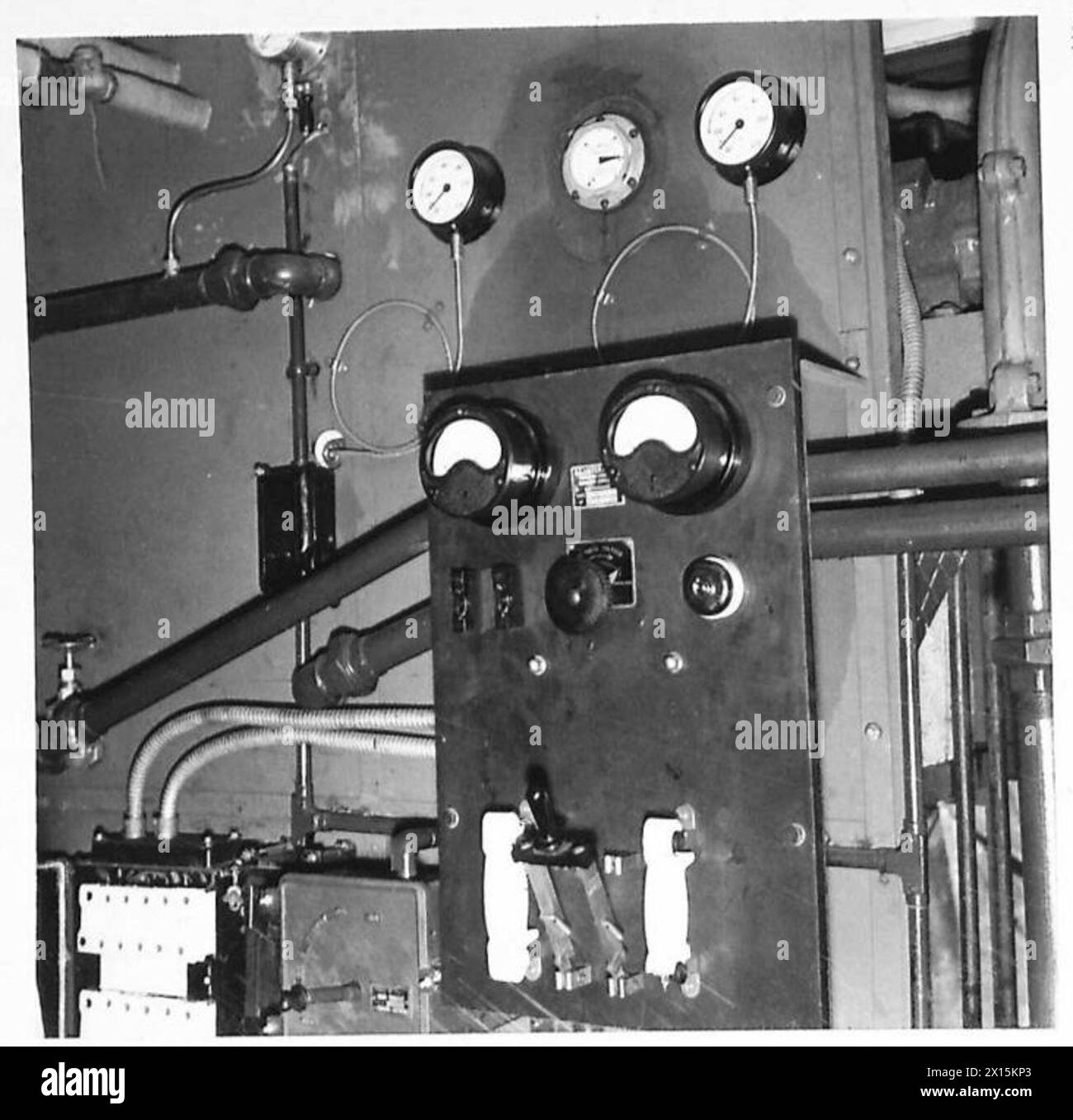 Bulkhead structure Black and White Stock Photos & Images - Alamy