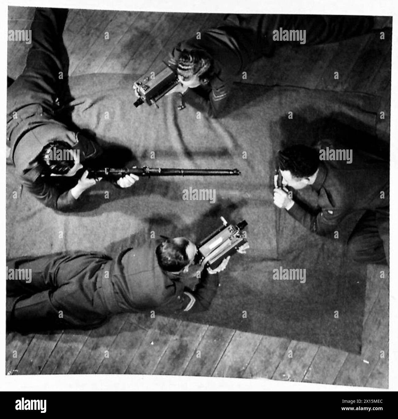 TRAINING ARMY FILM UNIT CAMERAMEN - Trainees learn how to be 'good ...