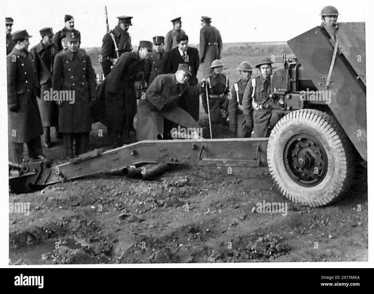 CHINESE MILITARY MISSION VISIT ANTI-TANK REGIMENT - Members of the ...