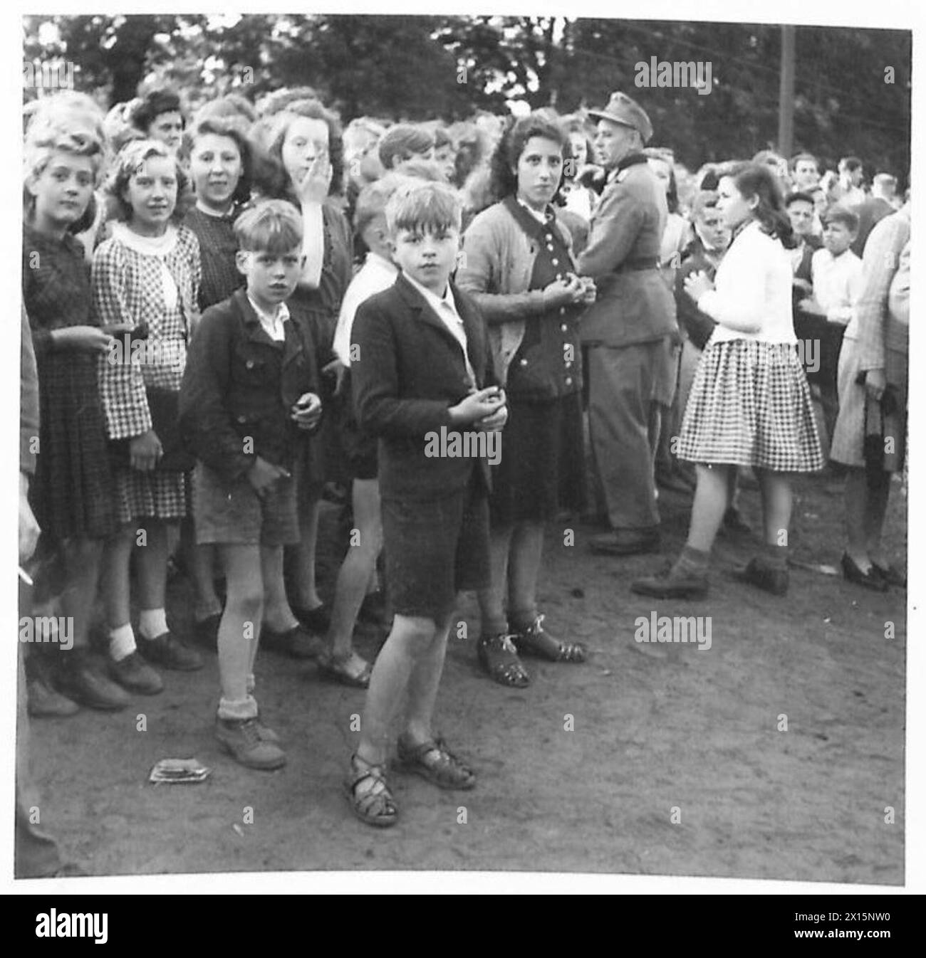 HAMBURG CIRCUS - Germana children who are now allowed to fraternise ...
