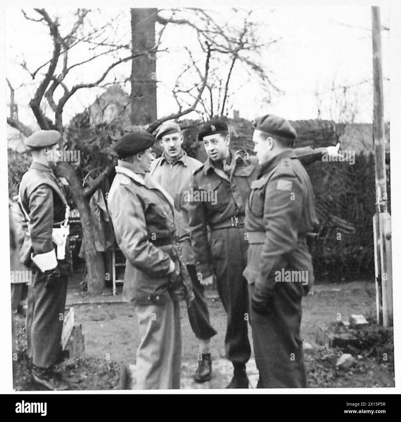 THE C-IN-C WITH CANADIAN TROOPS - The C-in-C talking to Brig J.A ...
