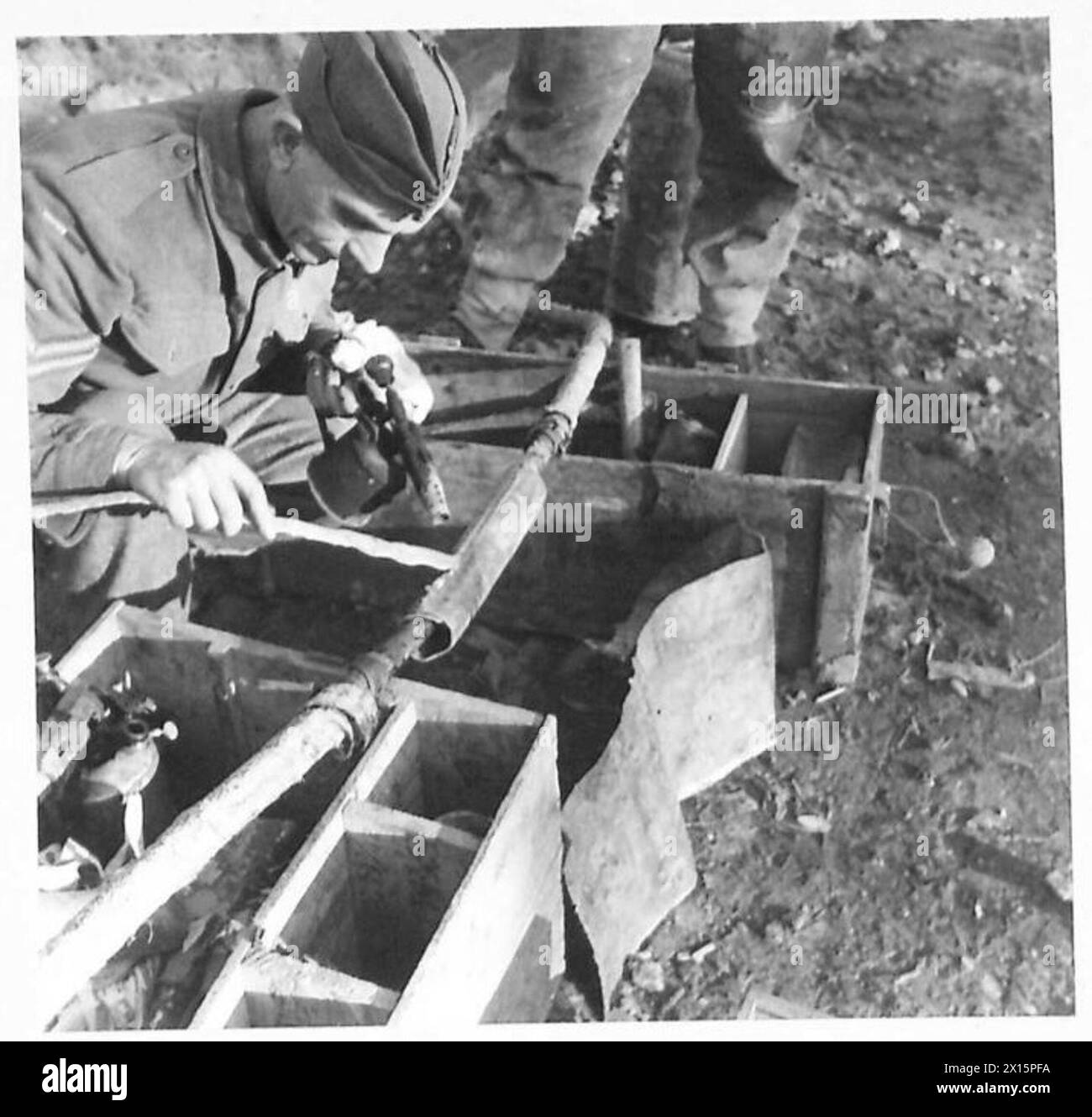 Soldering a joint Black and White Stock Photos & Images - Alamy