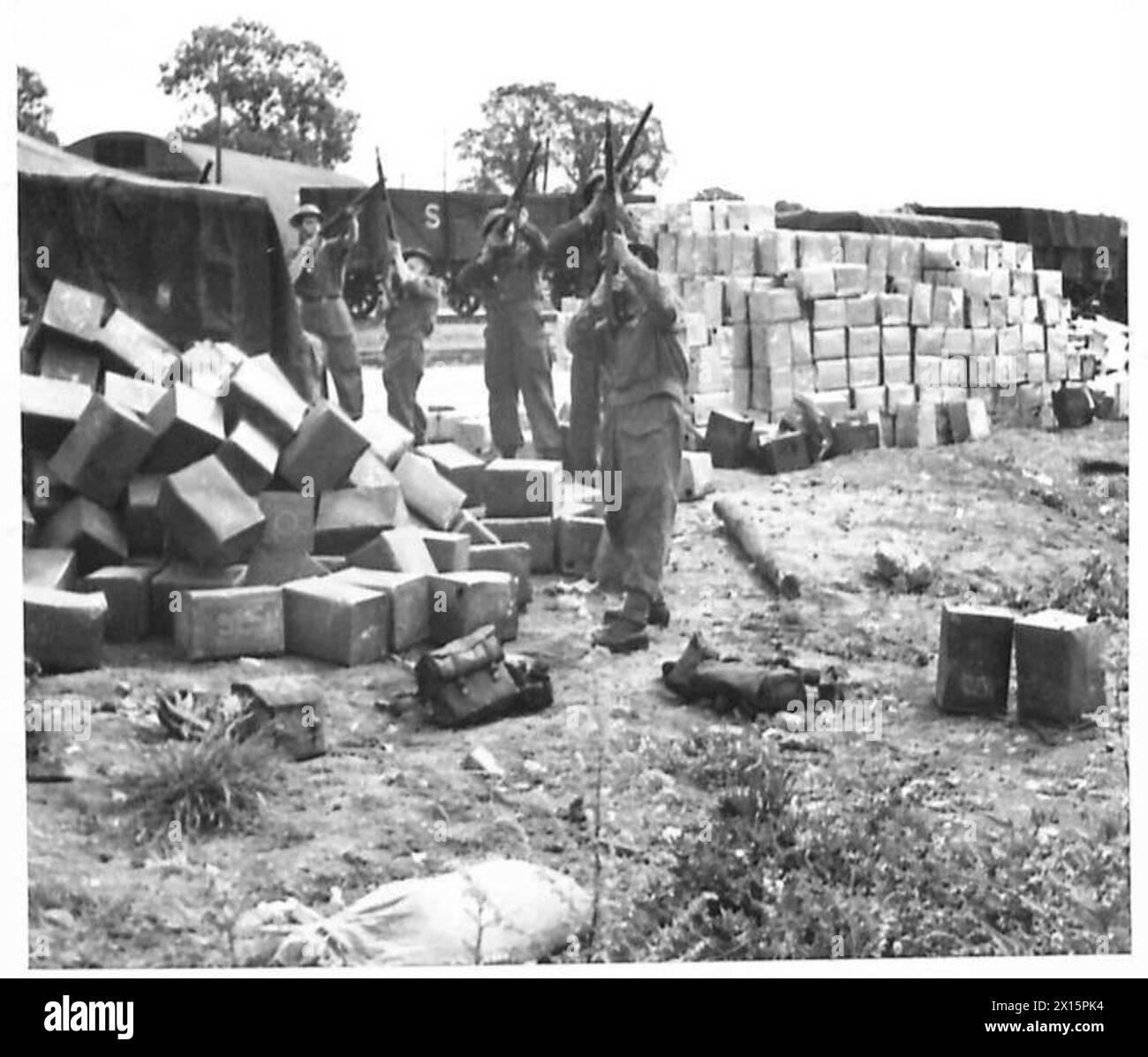 Aircraft unloading Cut Out Stock Images & Pictures - Alamy