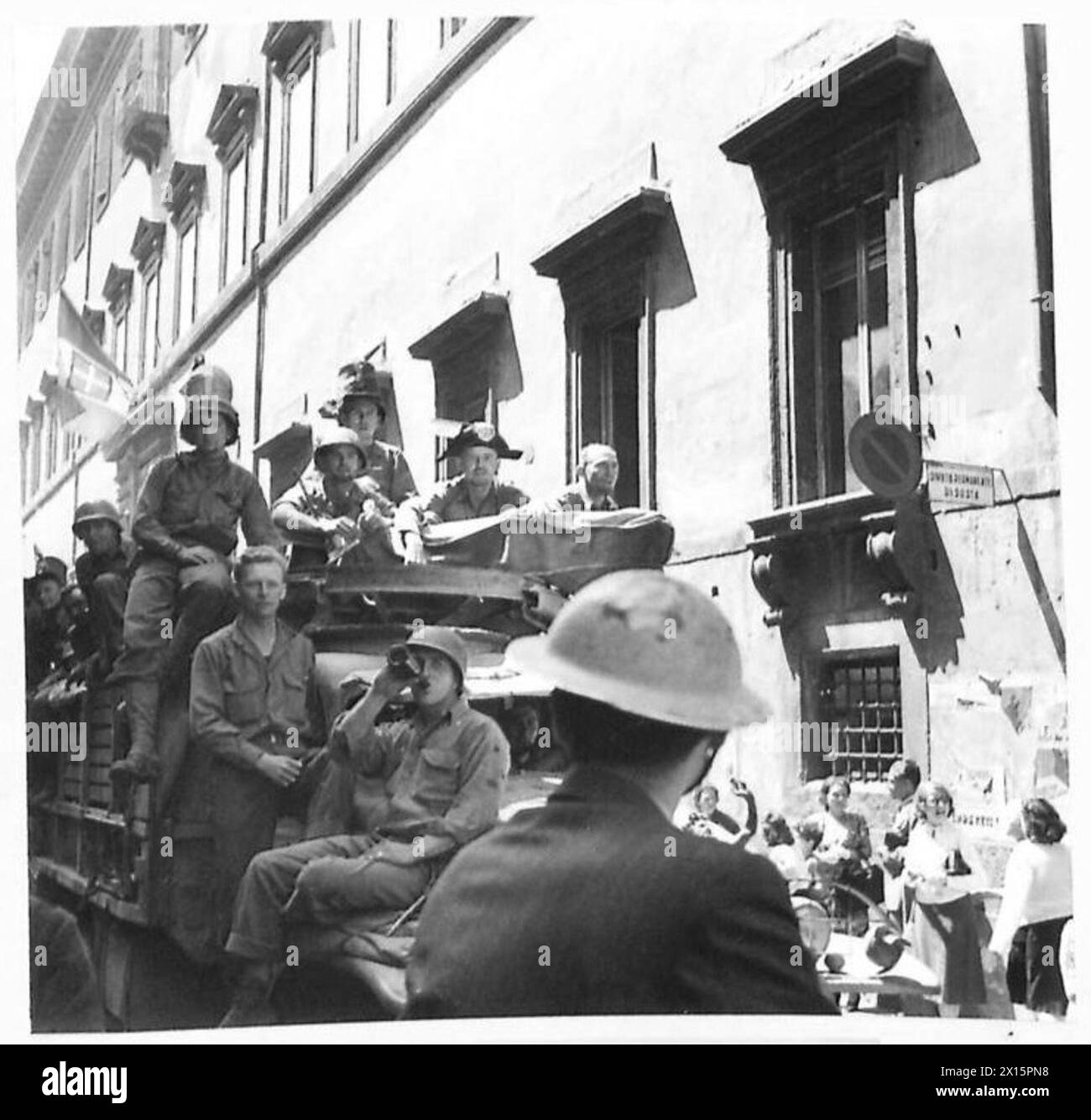 American military troops moving hi-res stock photography and images - Alamy